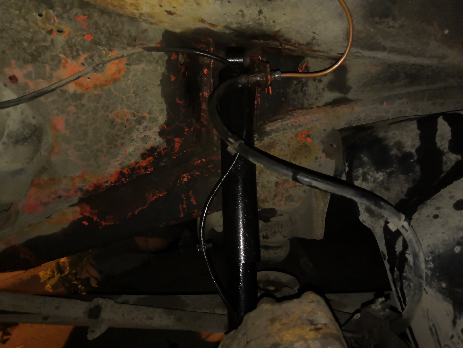 Замена тормозной трубки. — Mercedes-Benz T1, 3 л, 1988 года | своими ...