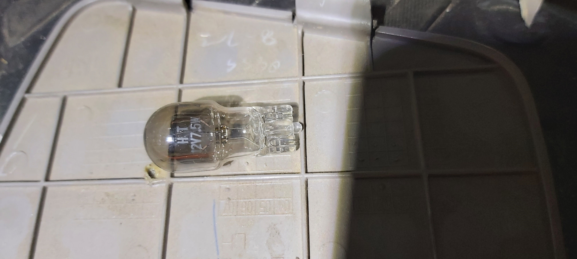 Замена ламп фонарей — Mitsubishi Pajero Sport (2G), 2,5 л, 2010 года ...