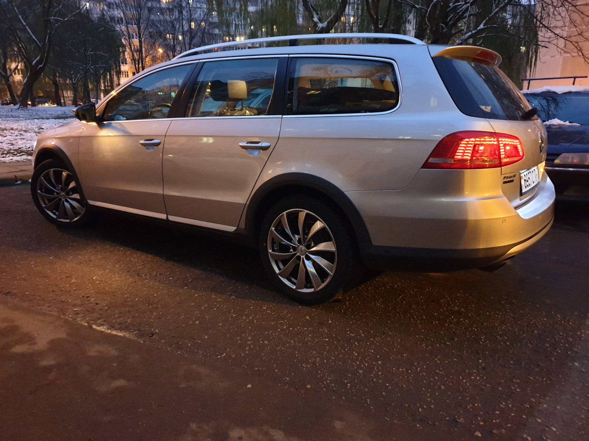 Диски REAL + резина 235/45R18 — Volkswagen Passat Alltrack (B7), 2 л ...