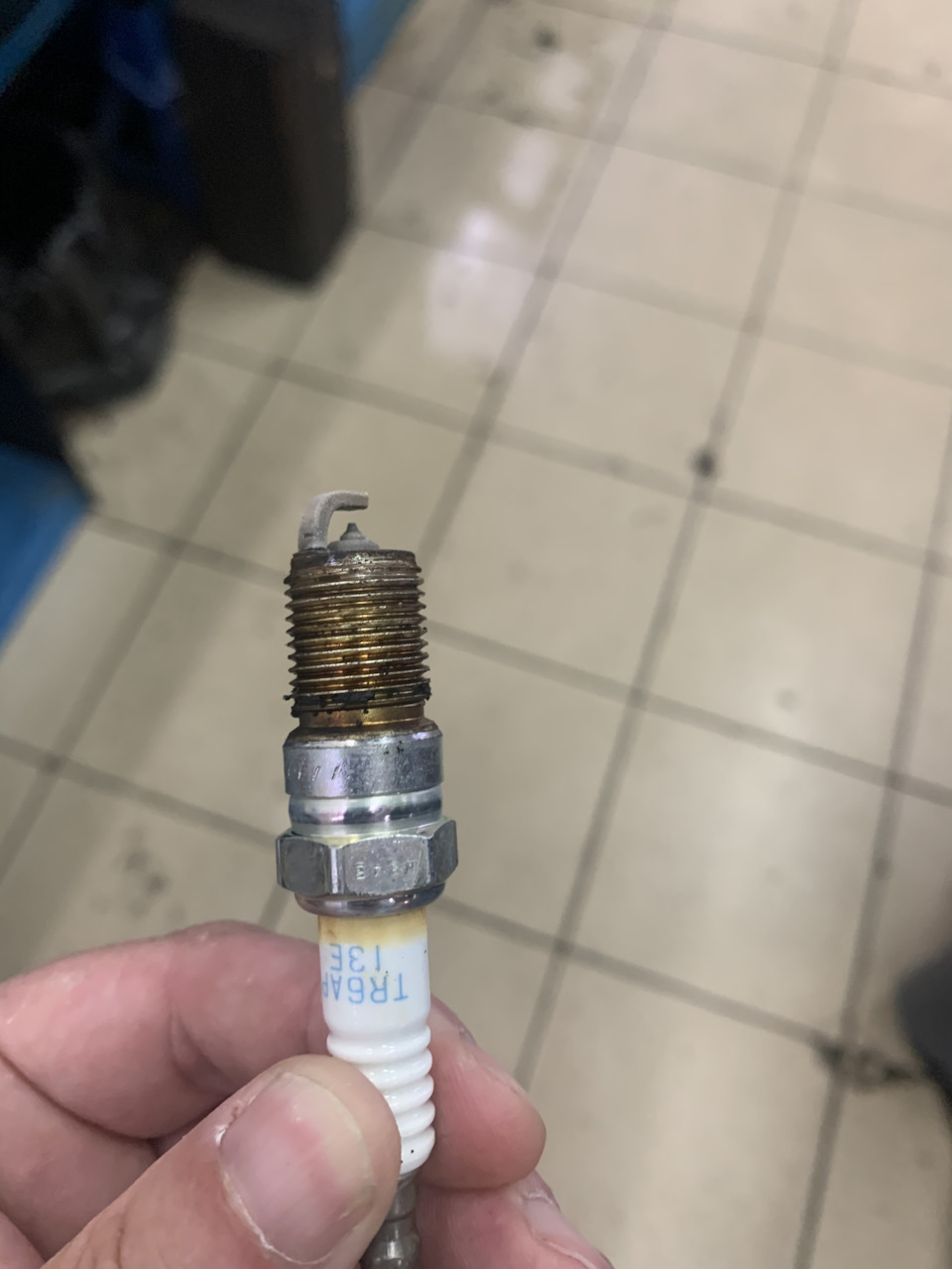 Замена свечей и прокладок — Jaguar XF (1G), 3 л, 2008 года | плановое ...