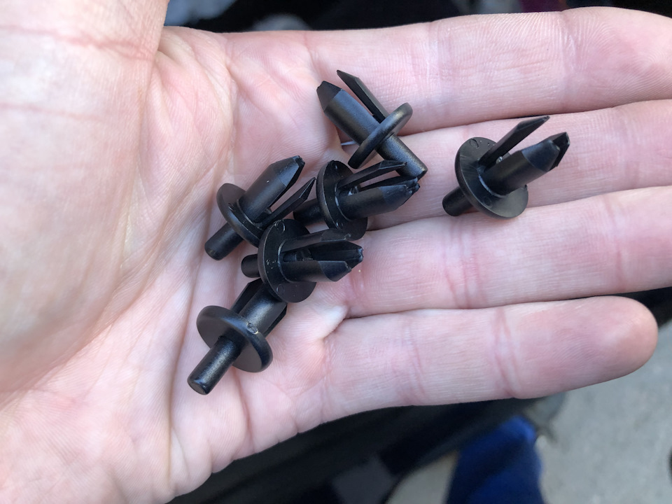 90138810 ПИСТОН КРЕПЛЕН ПОДКРЫЛКОВ — N ES GM | Запчасти на DRIVE2