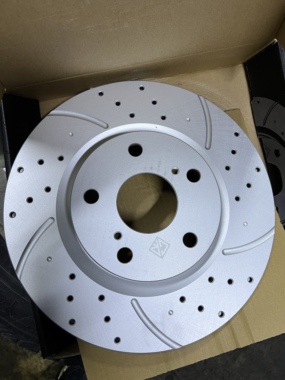 8. Замена тормозных дисков GERAT — Toyota Camry (XV40), 3,5 л, 2011 ...