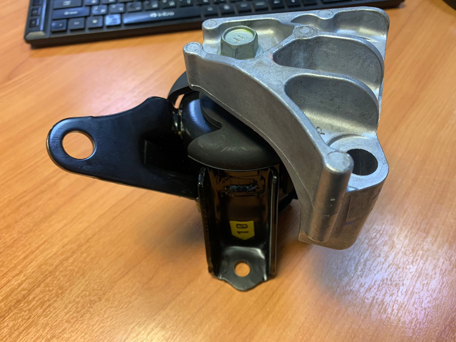 Покупка комплекта оригинальных подушек двигателя — Toyota Avensis II, 2 ...