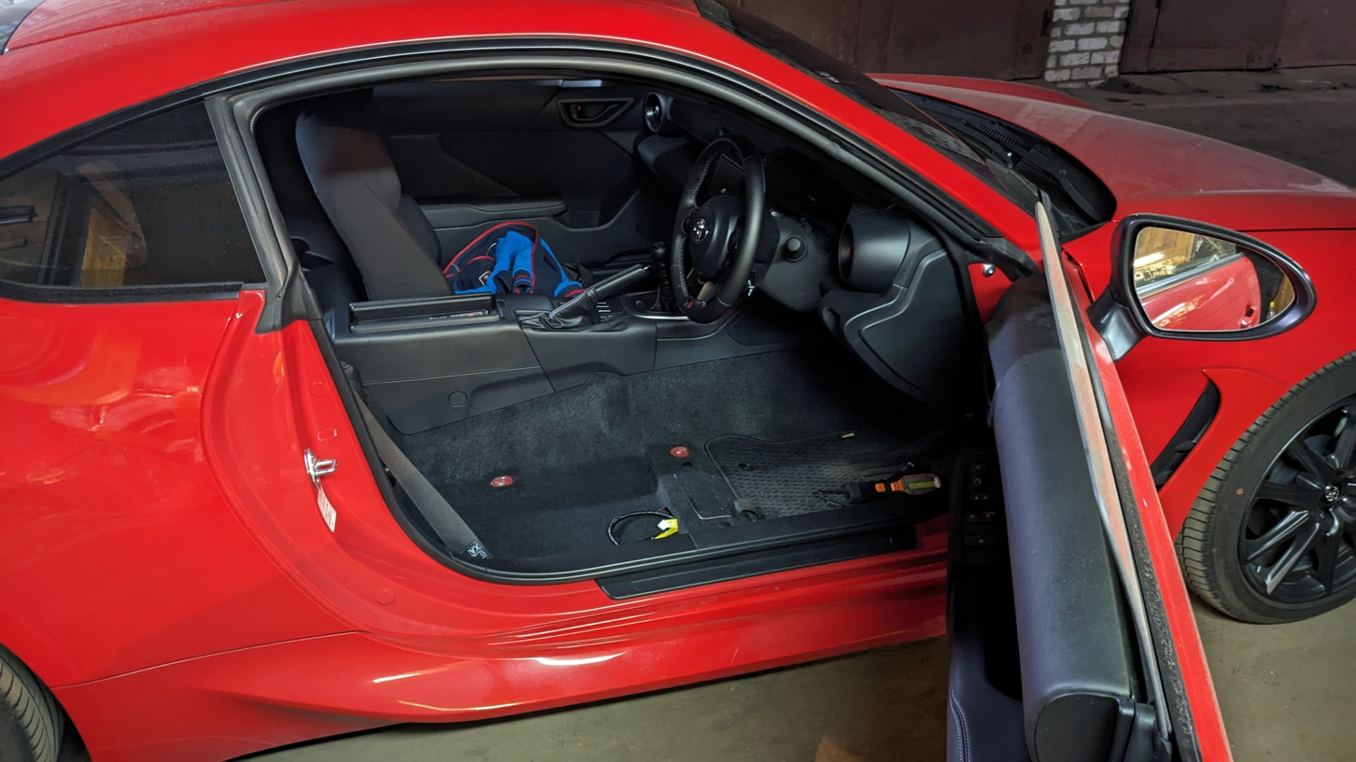 Recaro POLE POSITION ABE в GR86 — Toyota GR86, 2,4 л, 2022 года ...