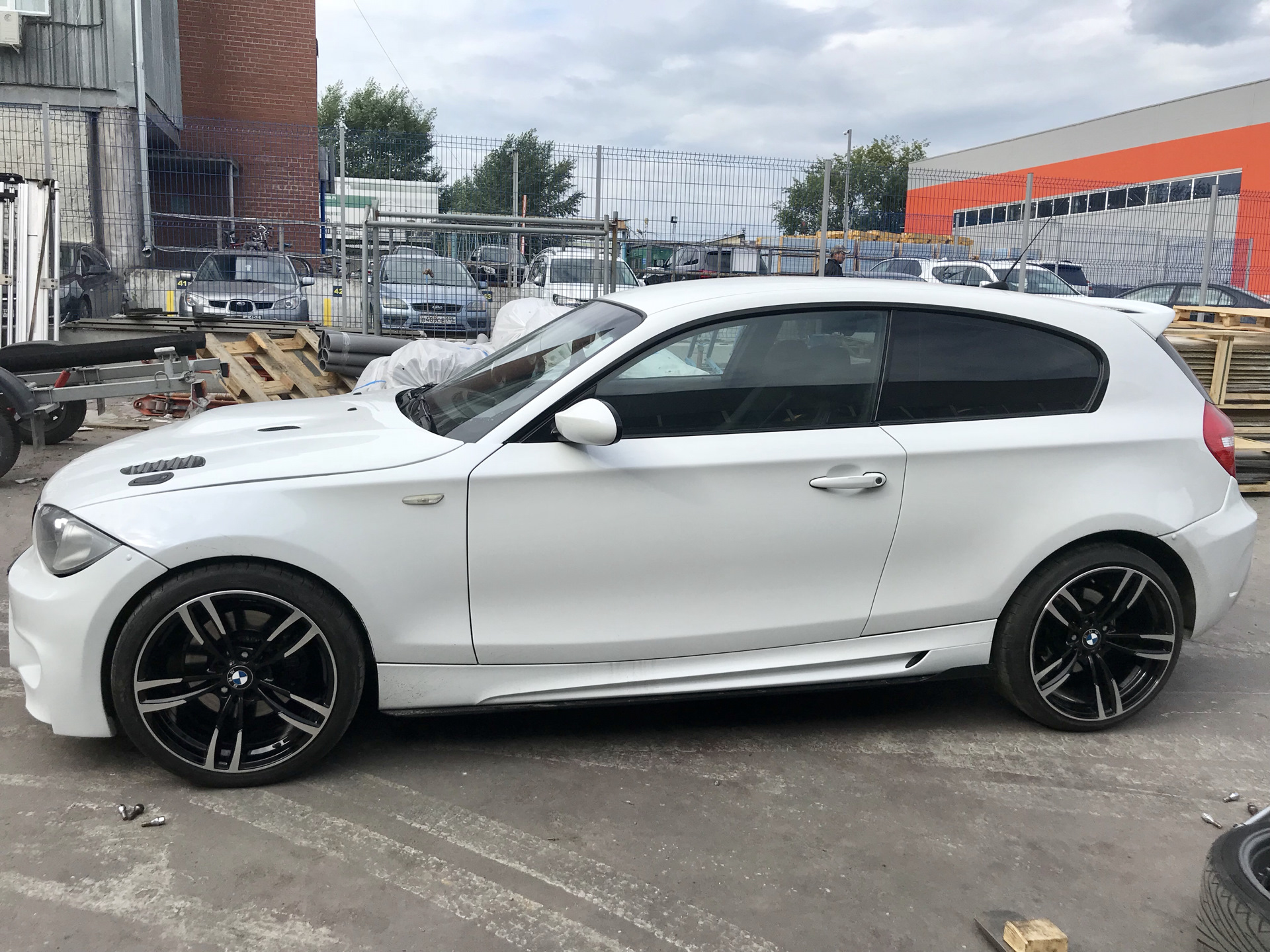 Тапки 🤦‍♂️ больная тема 😂 — BMW 1 series (E81/E87), 3 л, 2007 года | колёсные диски | DRIVE2