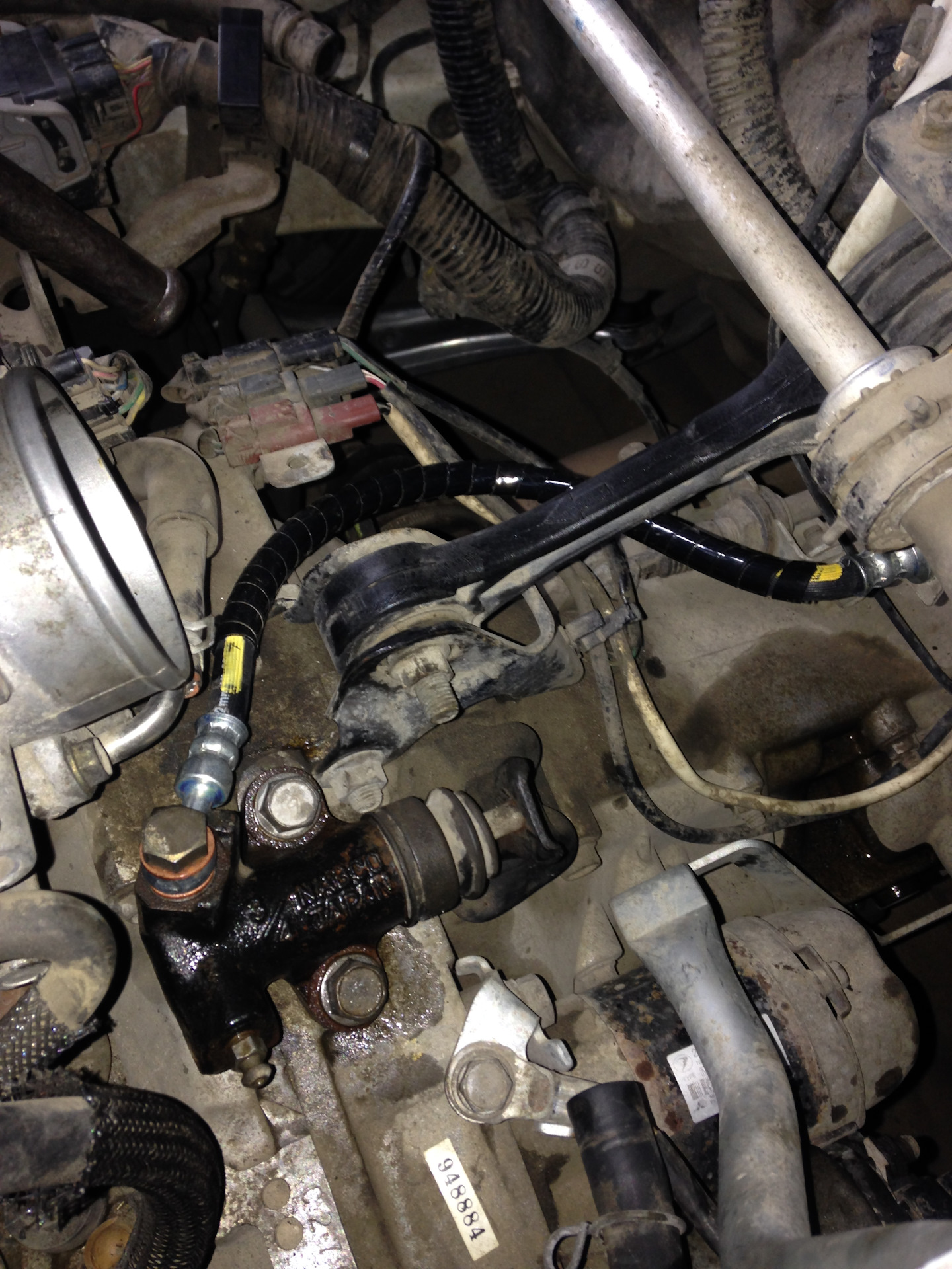 Замена шланга сцепления. — Subaru Outback (BP), 2,5 л, 2004 года ...