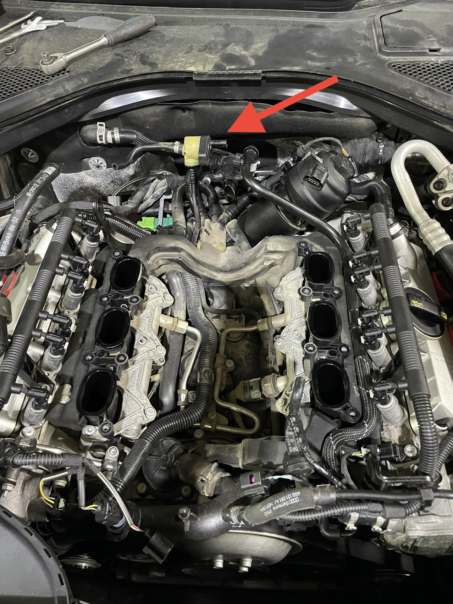 Ошибка 20136 P052E 00 [101] Замена клапана системы вентиляции картера 2 ...