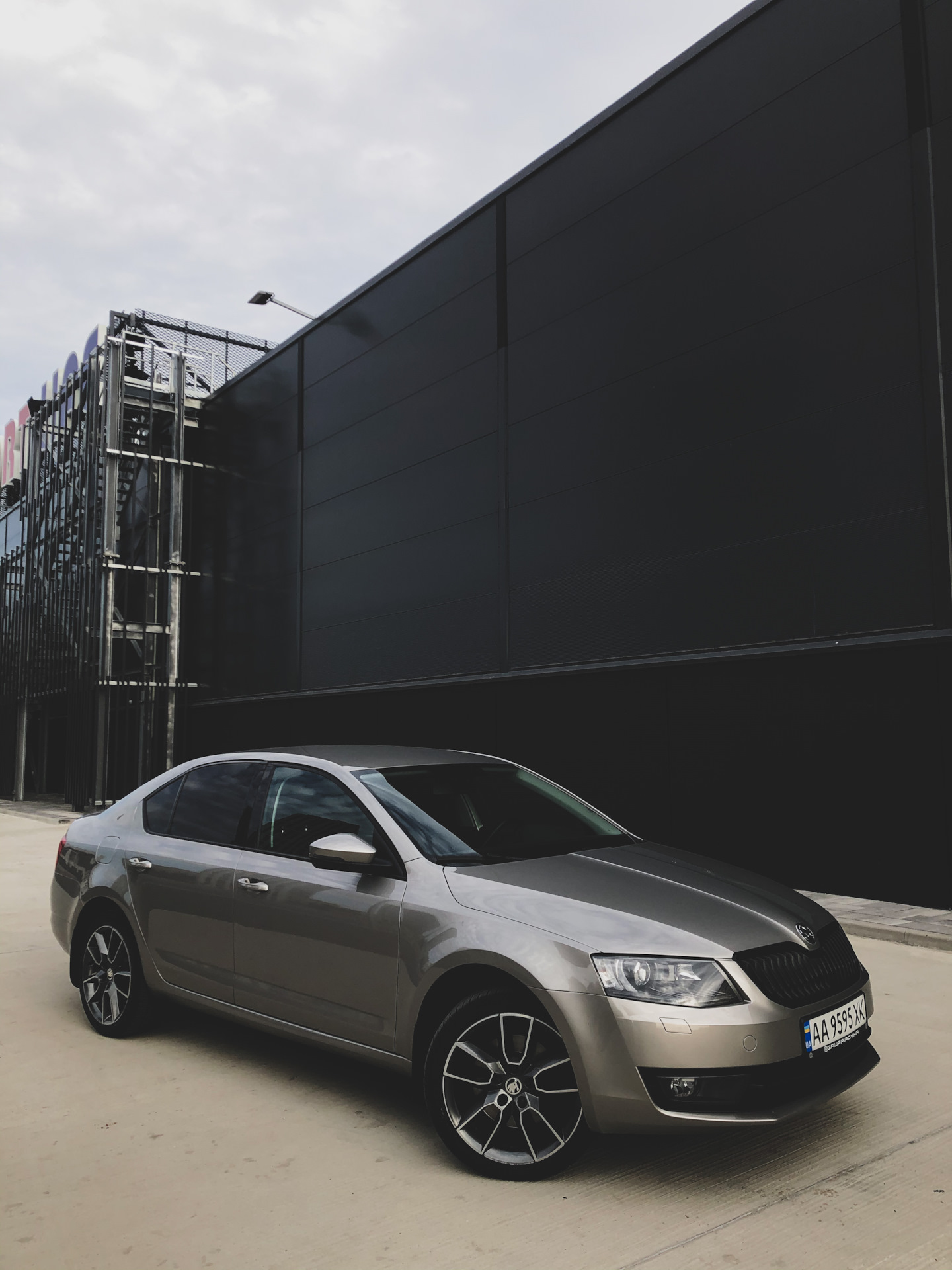Новые диски от Октавии RS — Gemini R18 — Skoda Octavia A7 Mk3, 1,8 л, 2016 года | колёсные диски ...