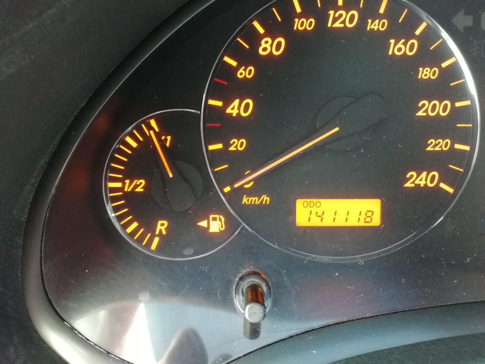 Замена передних амортизаторов в сборе — Toyota Avensis II, 1,8 л, 2007 ...