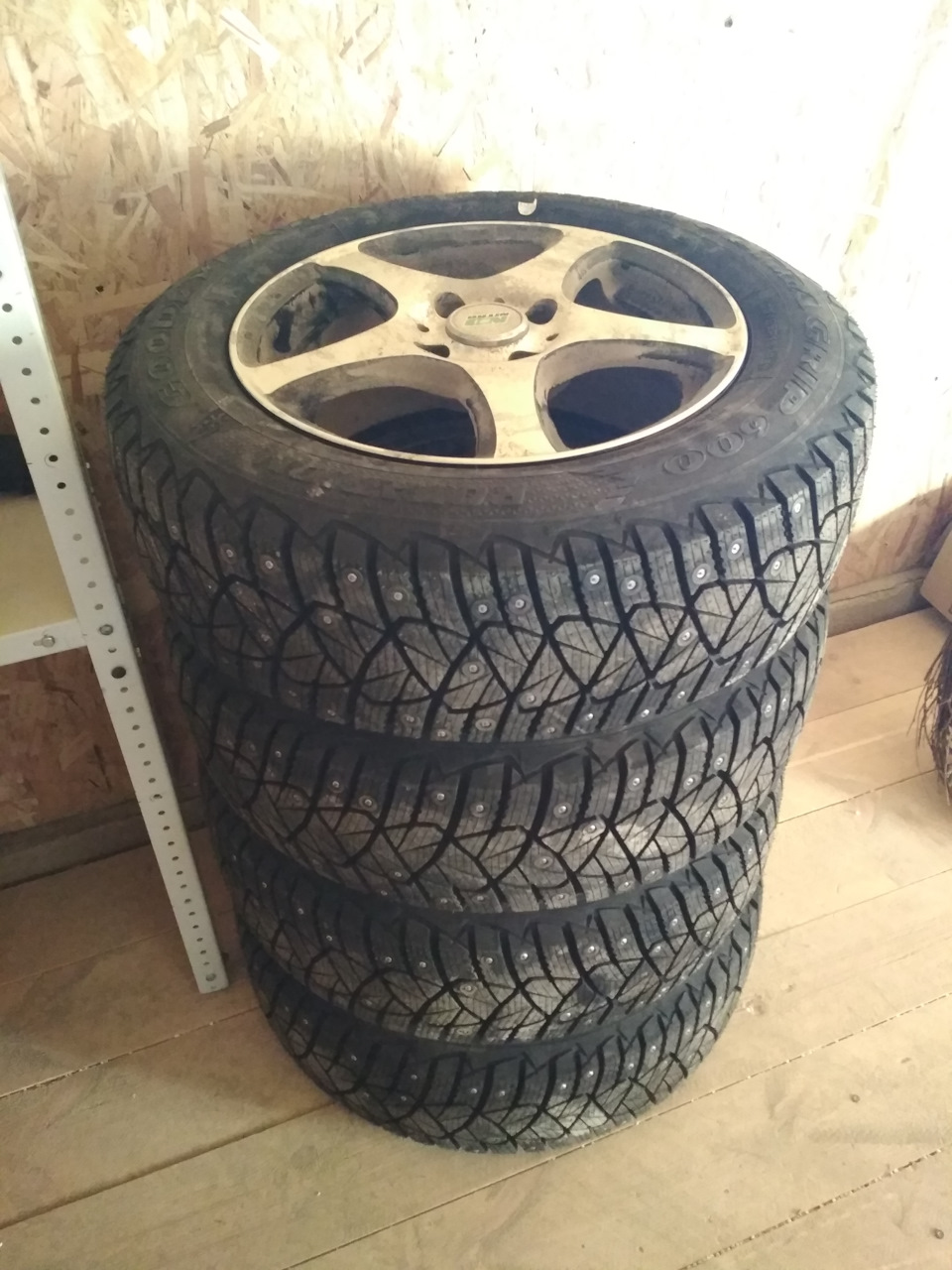 Goodyear Ultra Grip 600 в размере 195-65-15. 74800км. — Ford Fusion, 1 ...