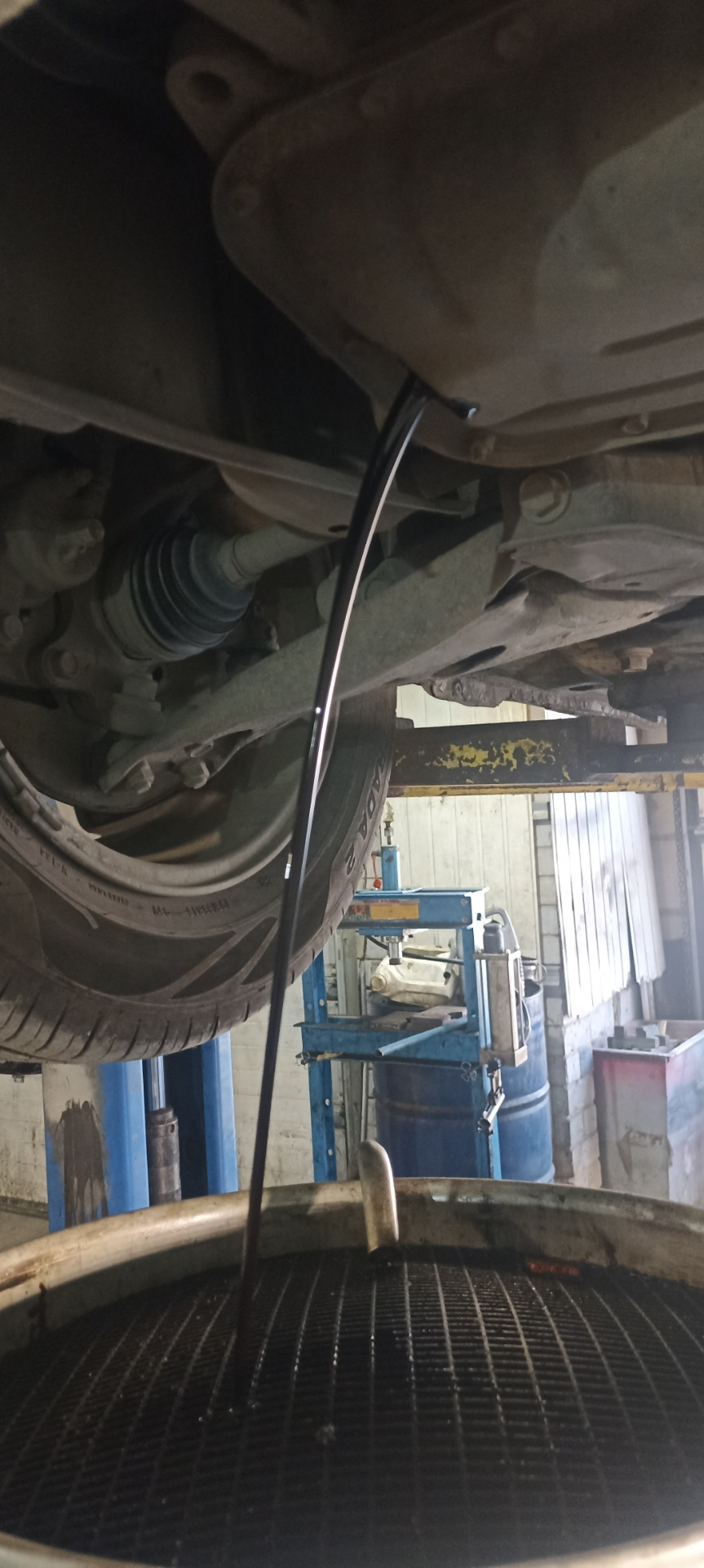 Замена масла в ДВС — Toyota Corolla Spacio (E121), 1,5 л, 2002 года | плановое ТО | DRIVE2