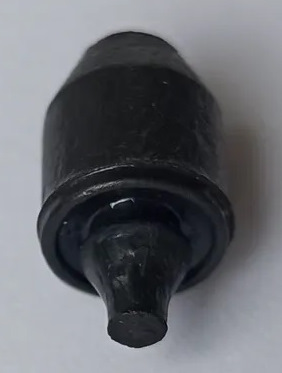 Упор крышки лючка бензобака — Renault Duster (1G), 2 л, 2016 года ...