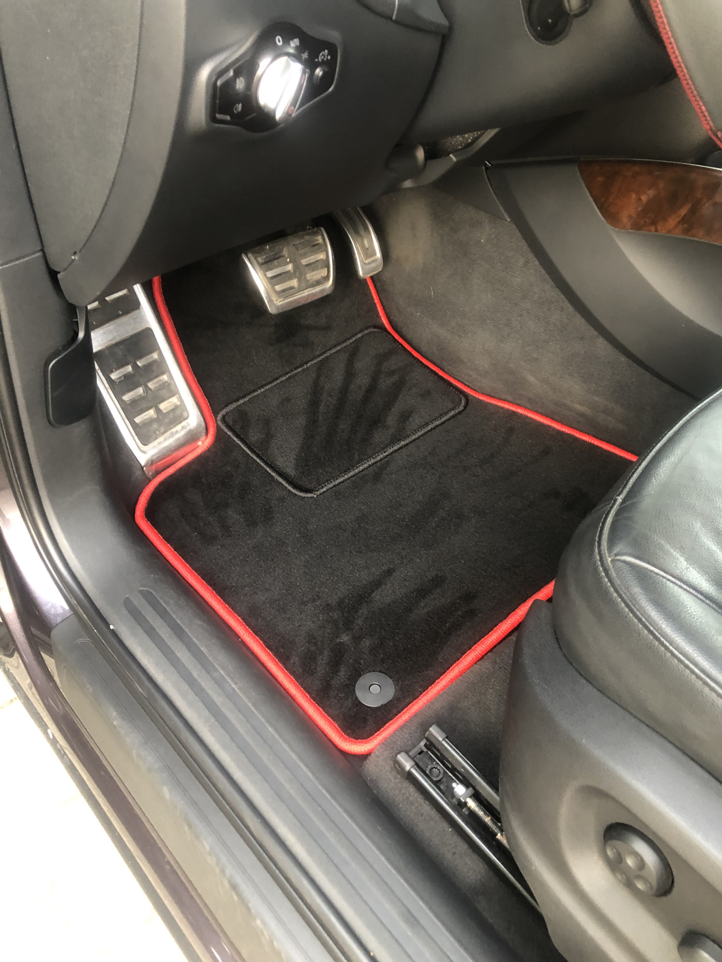 Новые коврики. — Audi Q5 (1G), 2 л, 2009 года | стайлинг | DRIVE2