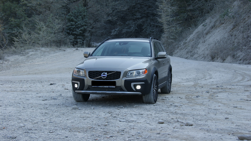 Замена масляного фильтра — Volvo XC70 III, 2,4 л, 2013 года | своими ...