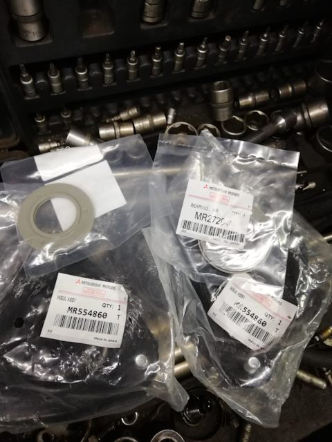 MR554860 Опора стойки передняя OEM Mitsubishi | Запчасти на DRIVE2