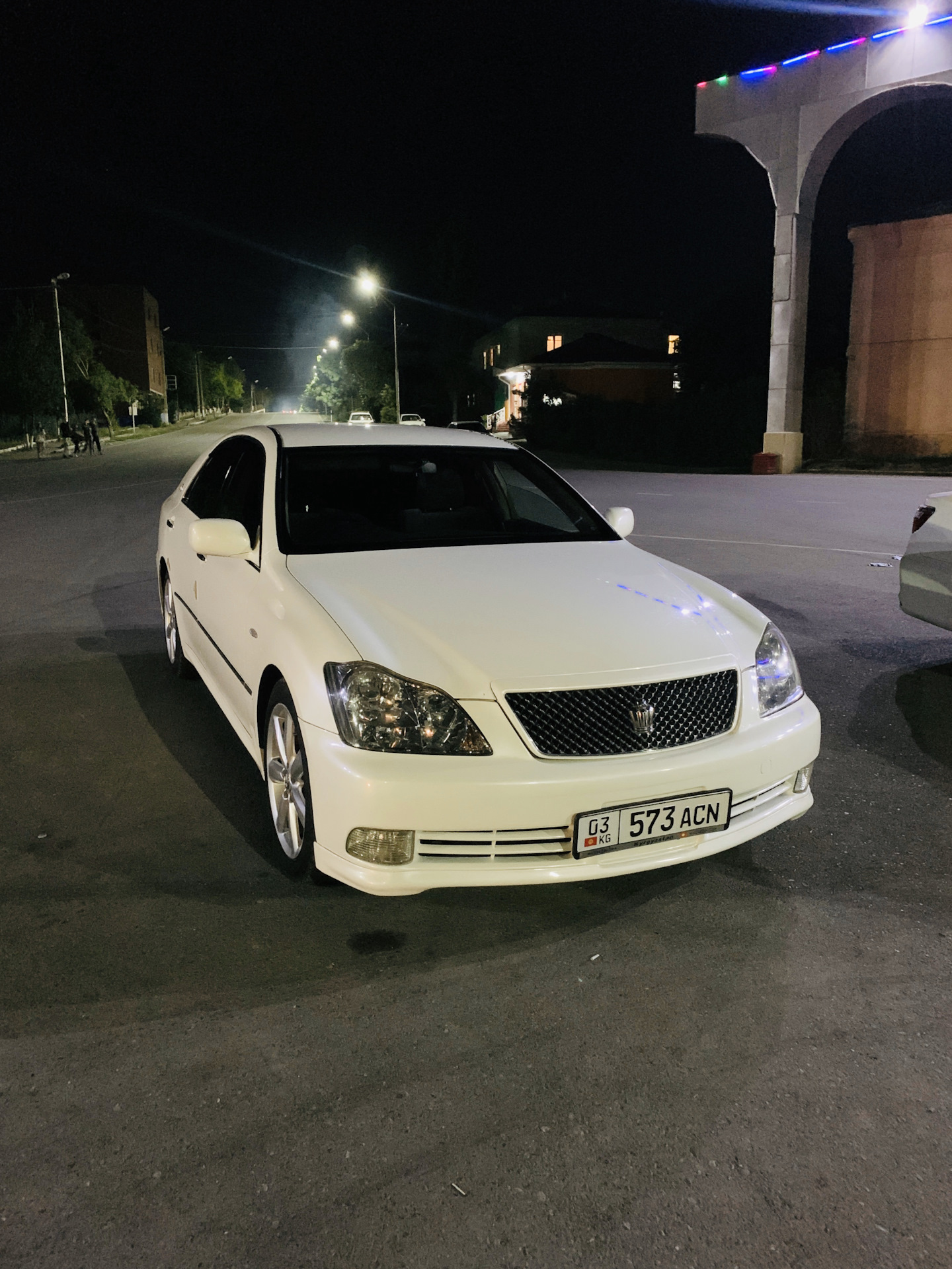 Toyota Crown 2.5 vs lexus is 250 — Toyota Crown (S180), 5 л, 2005 года | прикол | DRIVE2