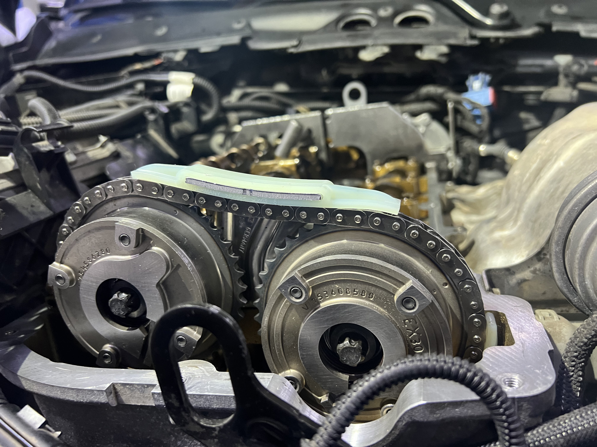 Замена ГРМ и маслосъемных колпачков — BMW 1 series (F20), 1,6 л, 2013 ...