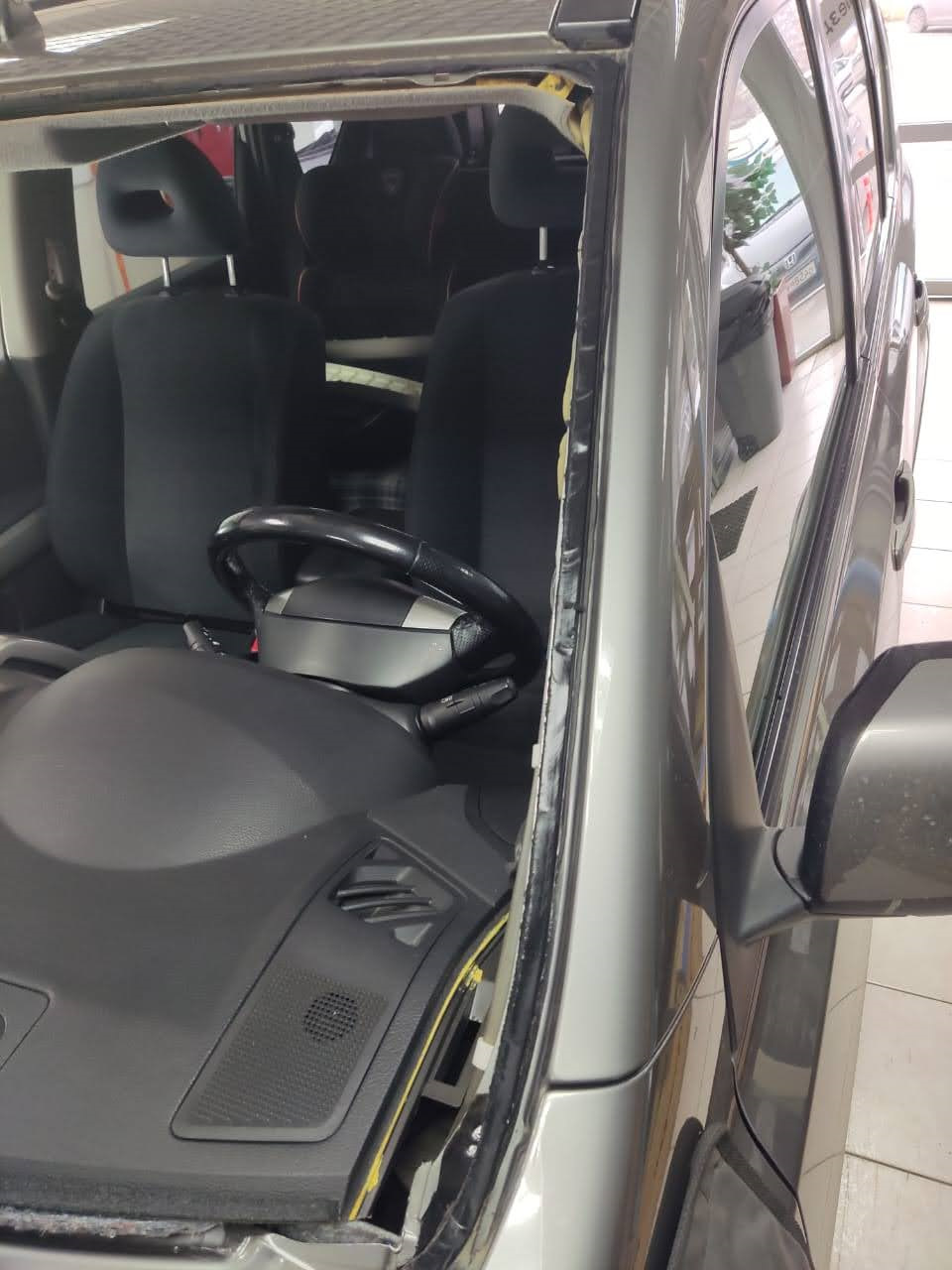 82_Замена лобового стекла — Nissan X-Trail II (t31), 2 л, 2011 года ...