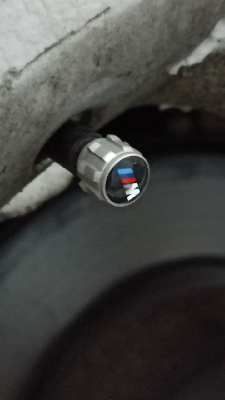 Плановое ТО, колпачки на ниппеля — BMW X5 (E53), 4,8 л, 2005 года ...