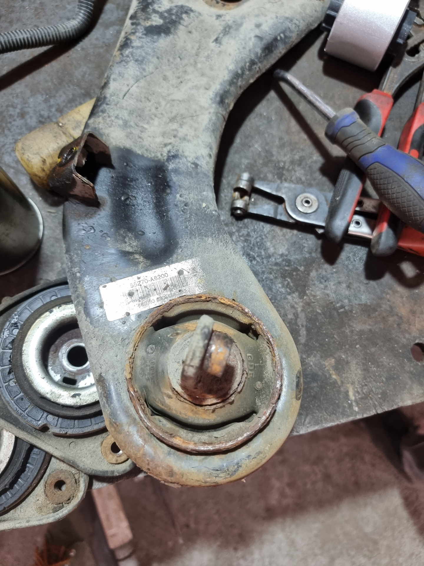 Полиуретан в задние продольные рычаги — Hyundai i30 (2G), 1,6 л, 2013 ...