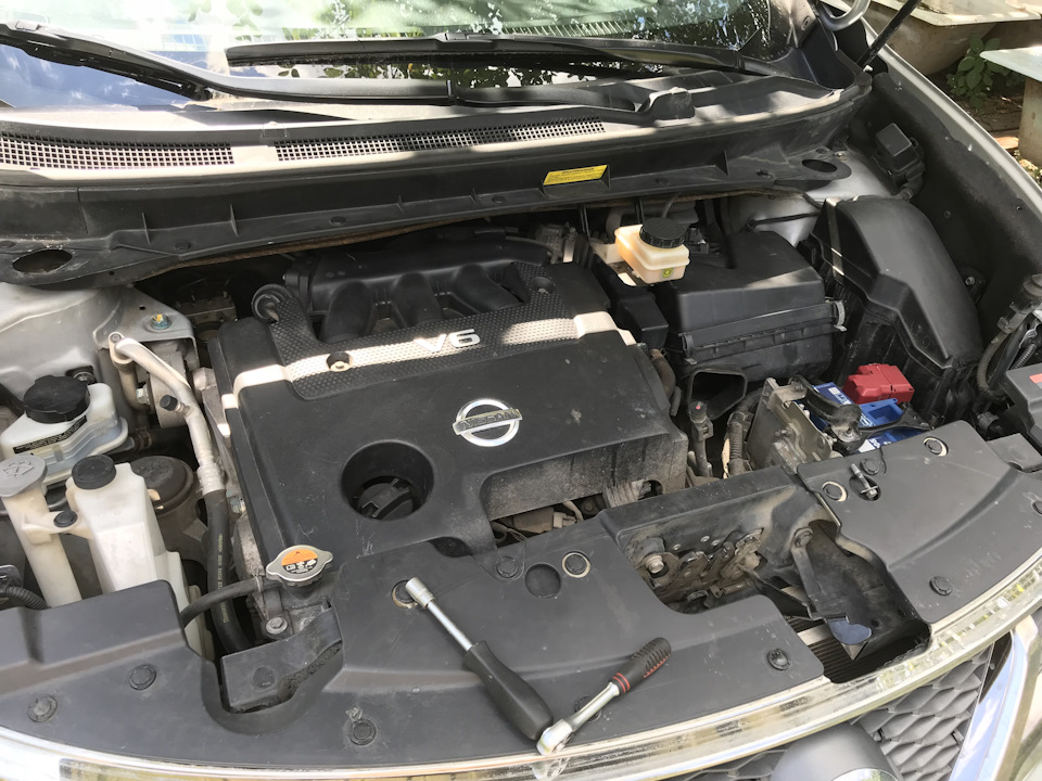 Замена свечей зажигания — Nissan Murano II, 3,5 л, 2012 года | своими ...