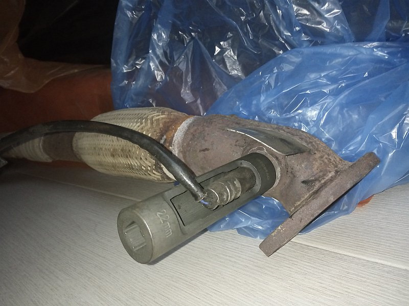 Снятие второго лямбда-зонда — Daewoo Gentra, 1,5 л, 2013 года | своими ...