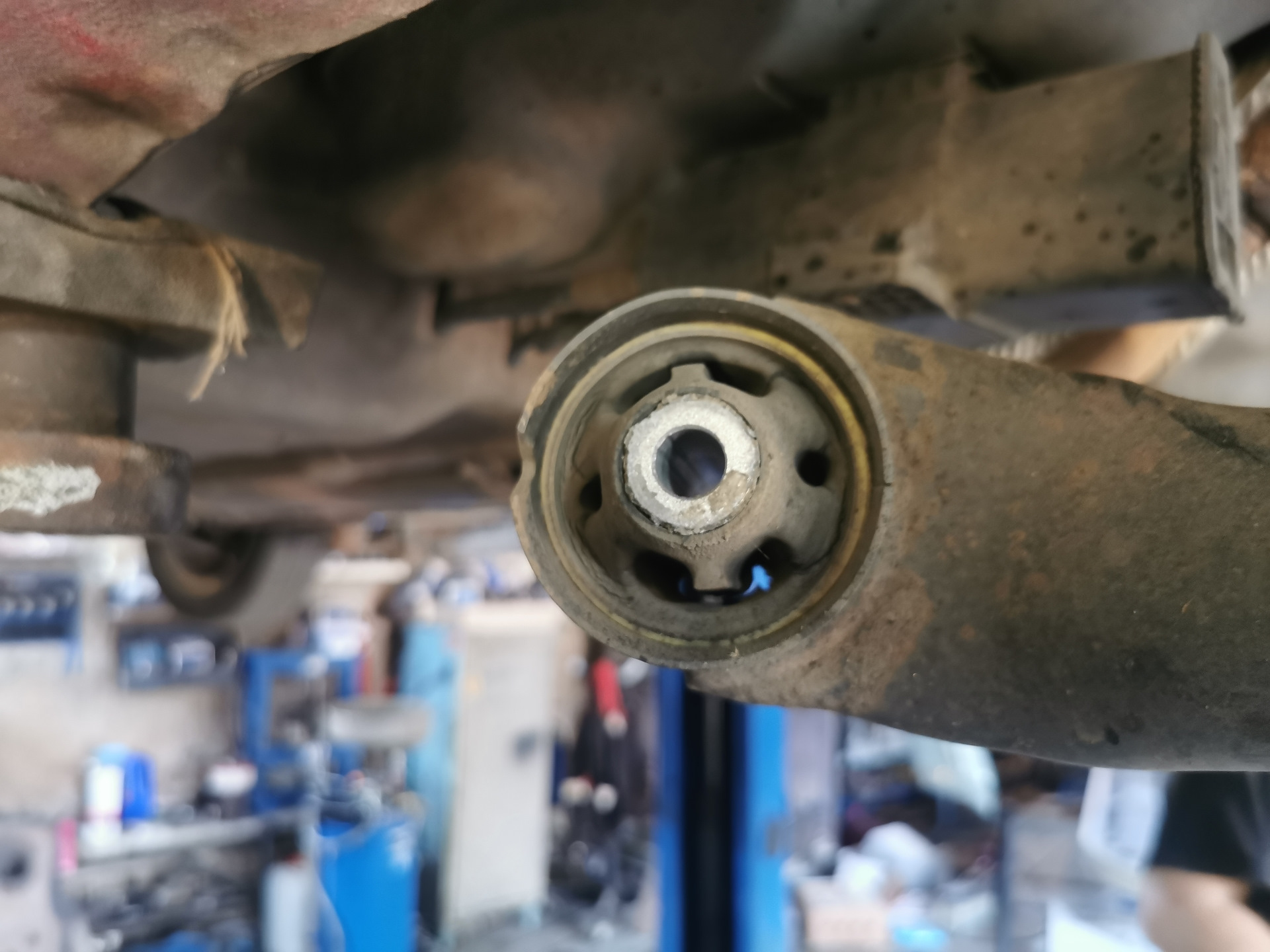 Замена саленблоков задний балки и замена антифриза — Nissan Note (1G ...