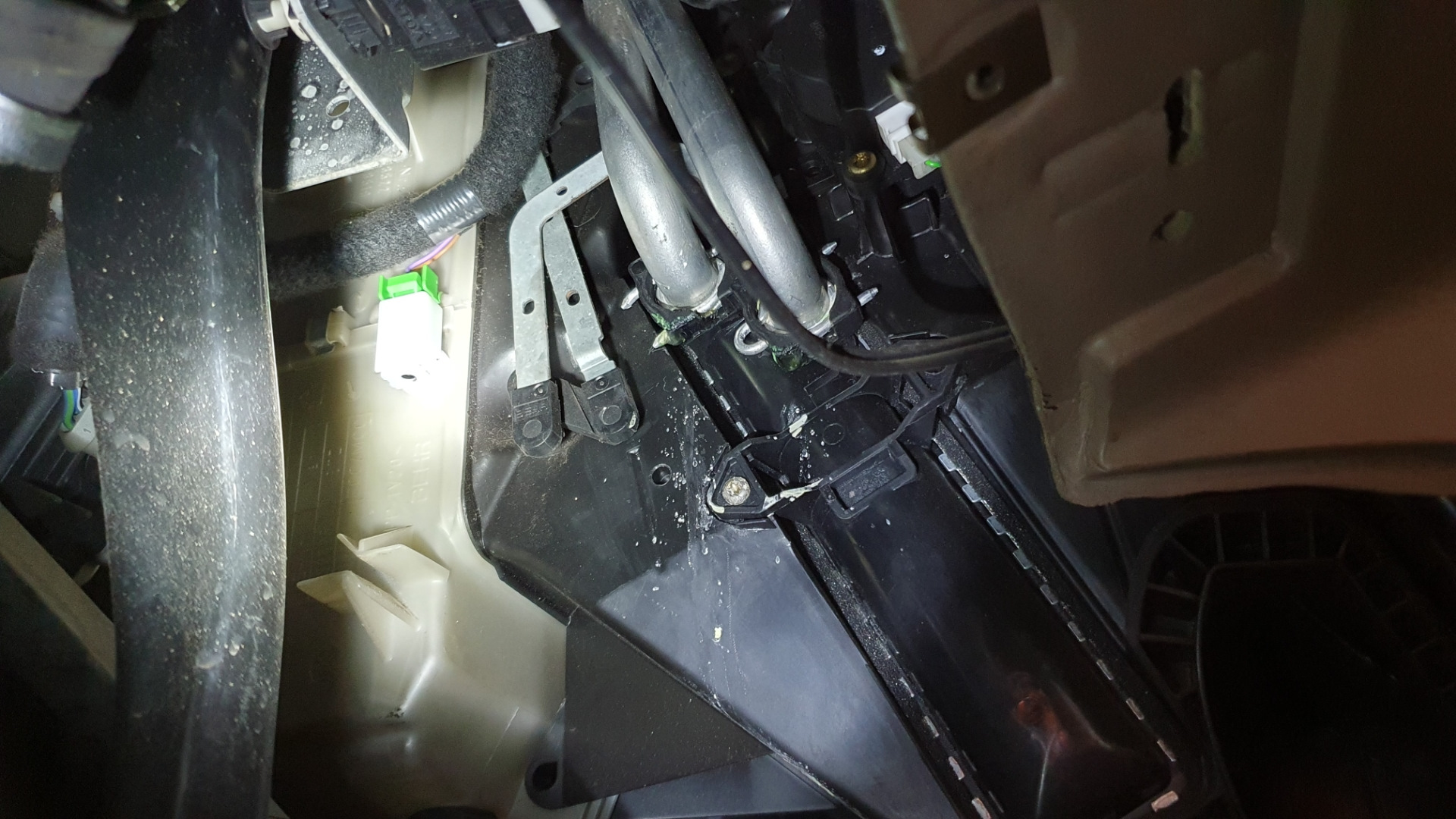 Замена колец радиатора печки 8693268 и скоб 9171504 на GM 9117284 ...