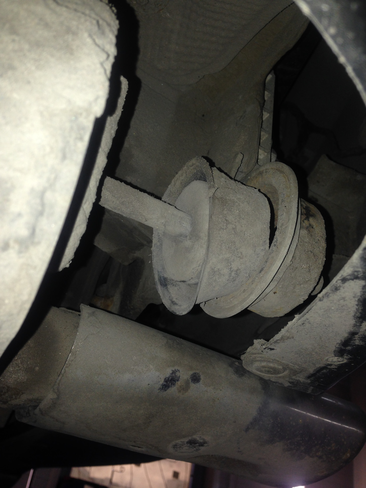 Замена резинок креплений выхлопных банок. — Opel Insignia (1G), 2 л ...