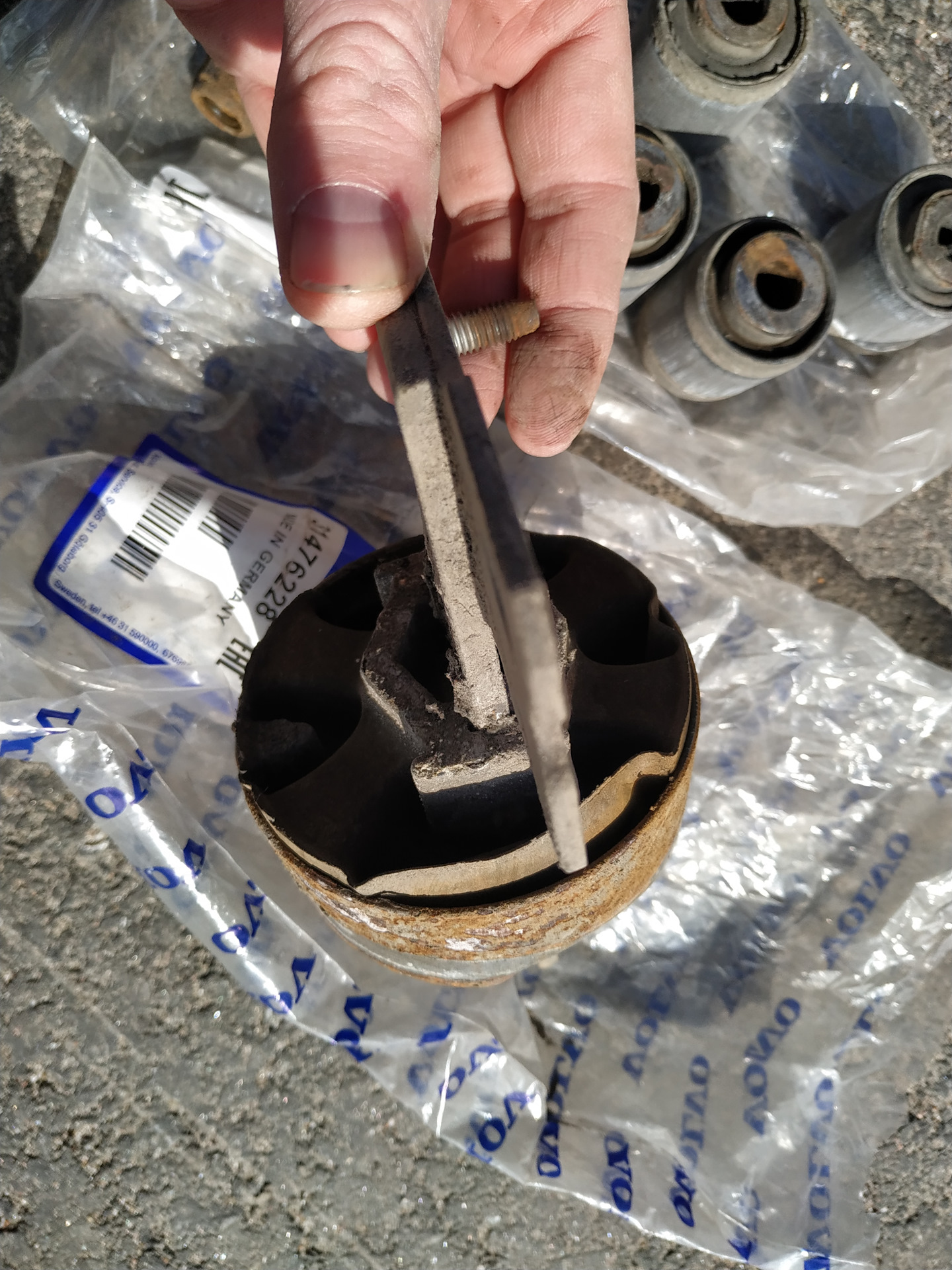 Замена с/б задней подвески — Volvo XC60 (1G), 2,4 л, 2014 года | визит ...