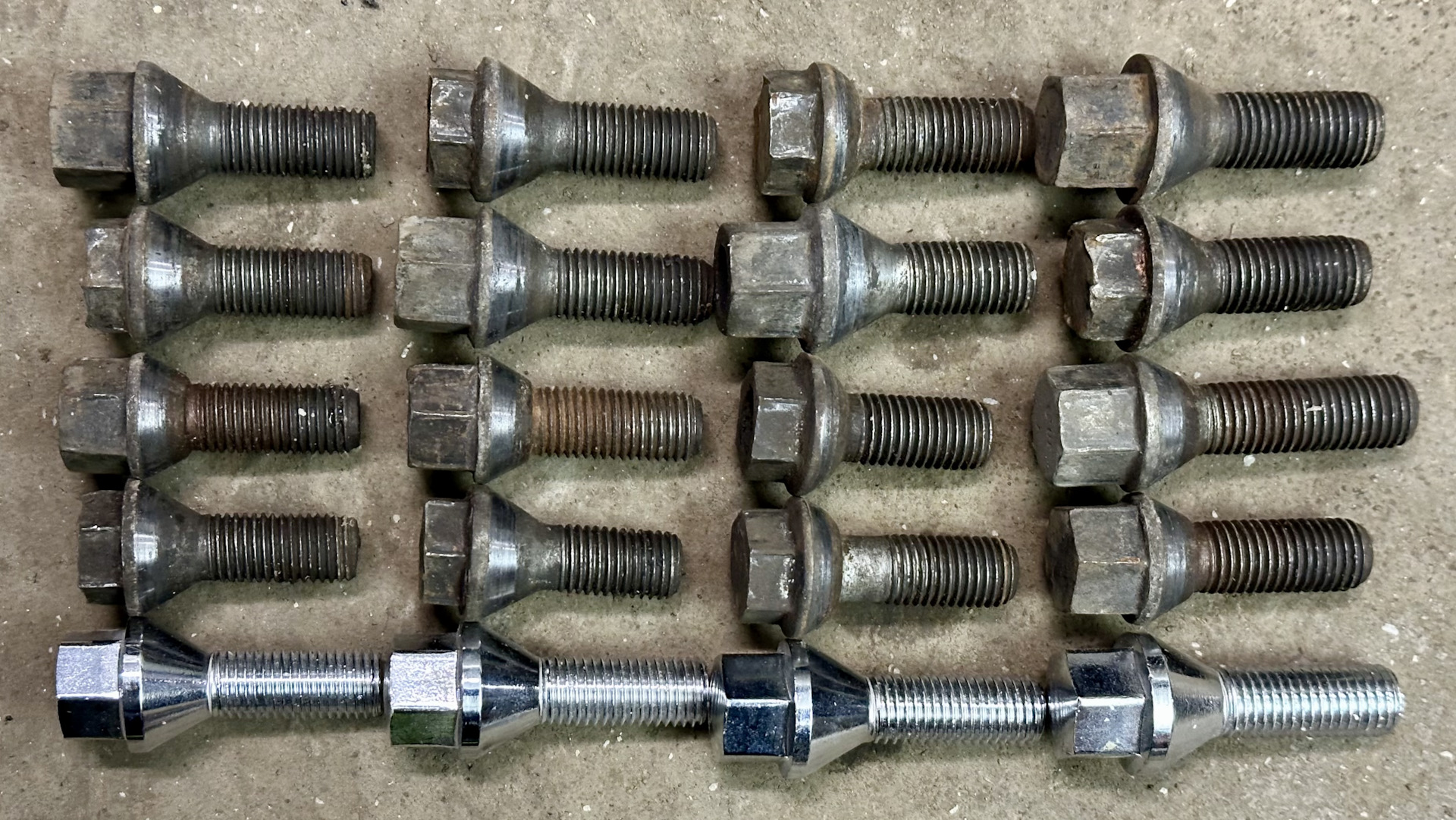 Заменил болты на одинаковые — MINI One Mk I, 1,6 л, 2002 года ...