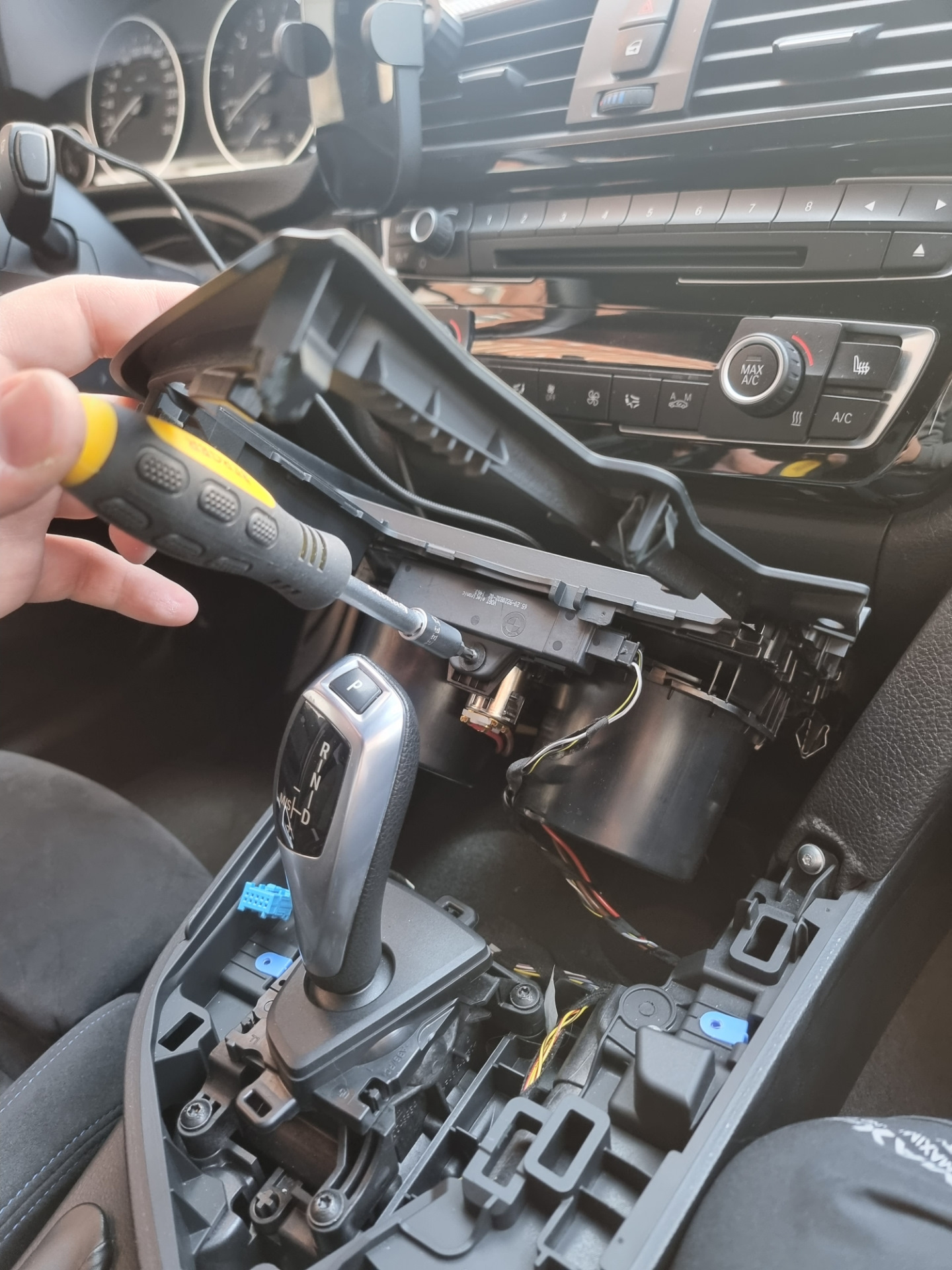 Про прикуриватель и музыку — BMW 3 series (F30), 2 л, 2017 года ...