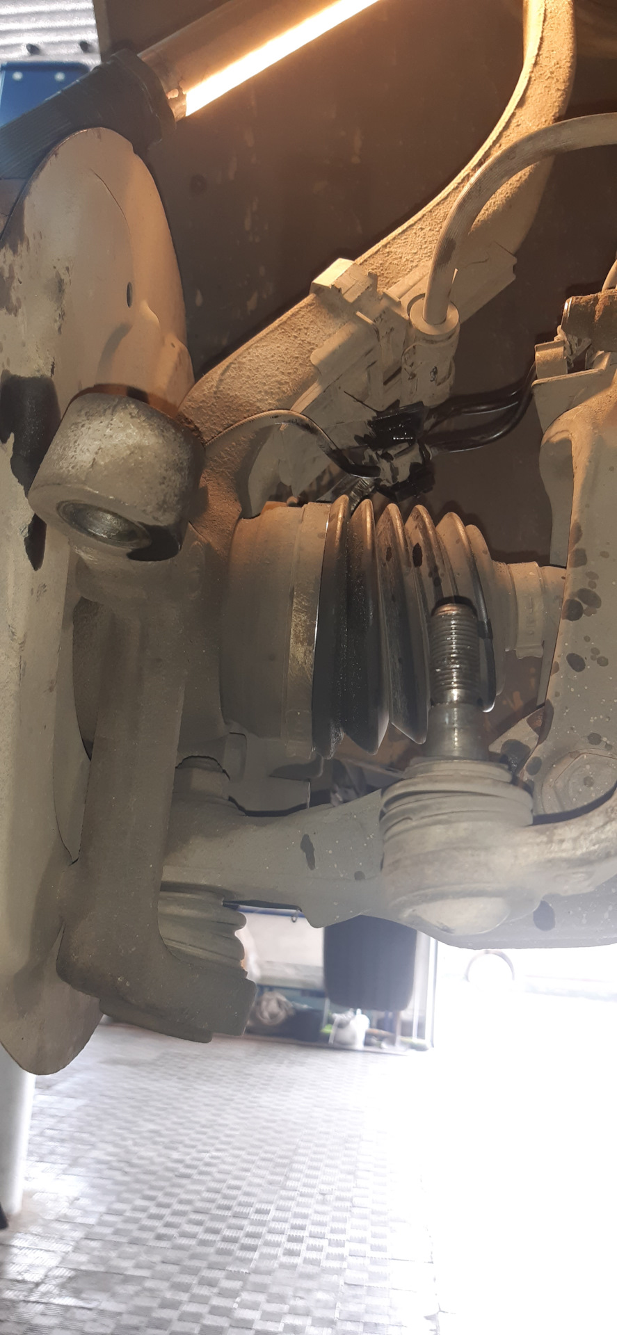 W164.186 Пыльник правого наружного ШРУСа A1643300685, замена ...