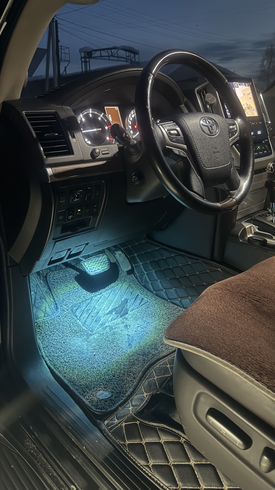 Сделал подсветку ног — Toyota Land Cruiser 200, 4,5 л, 2008 года ...