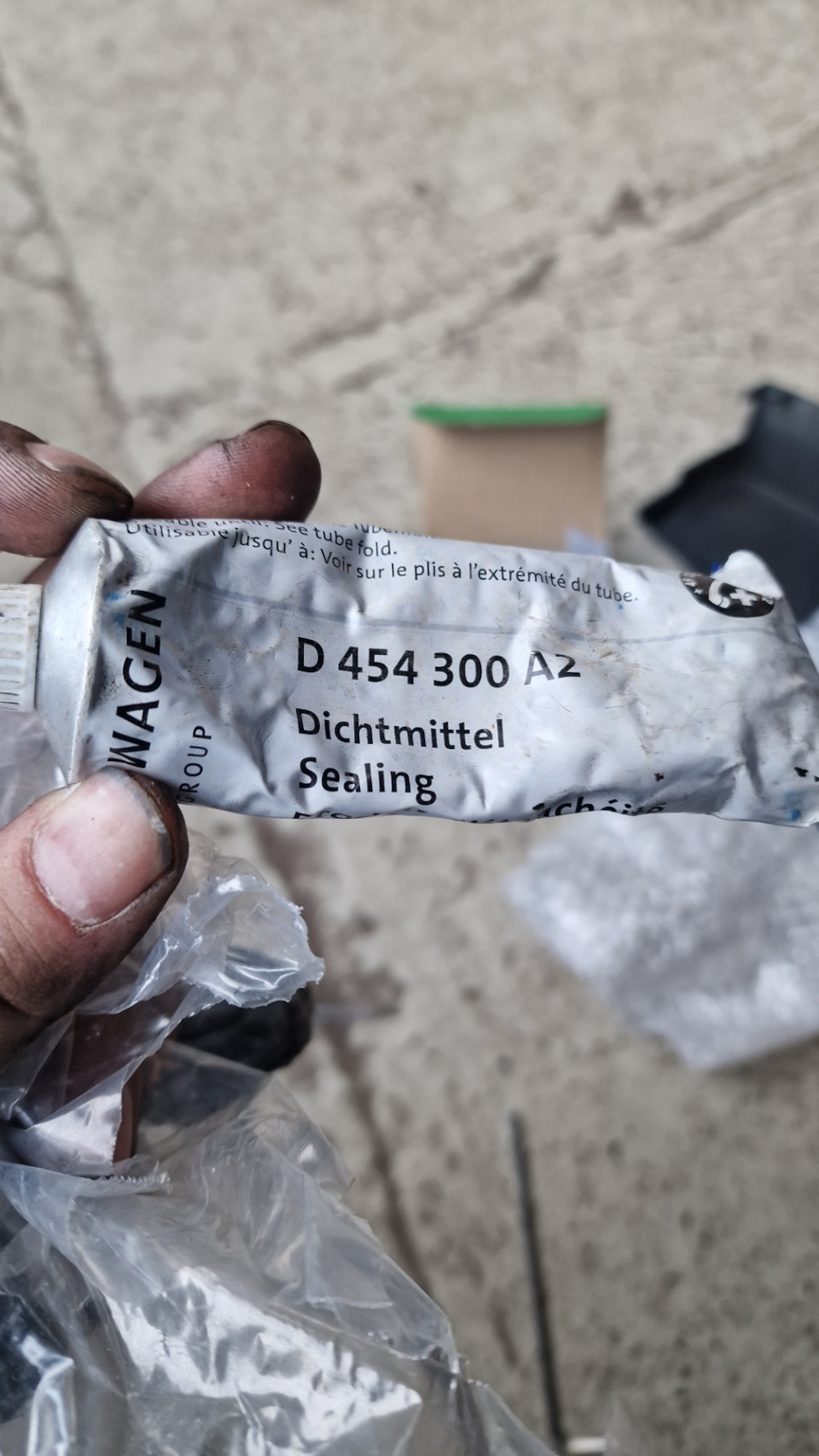 D454300A2 Масса уплотнительная металлическая туба VAG | Запчасти на DRIVE2