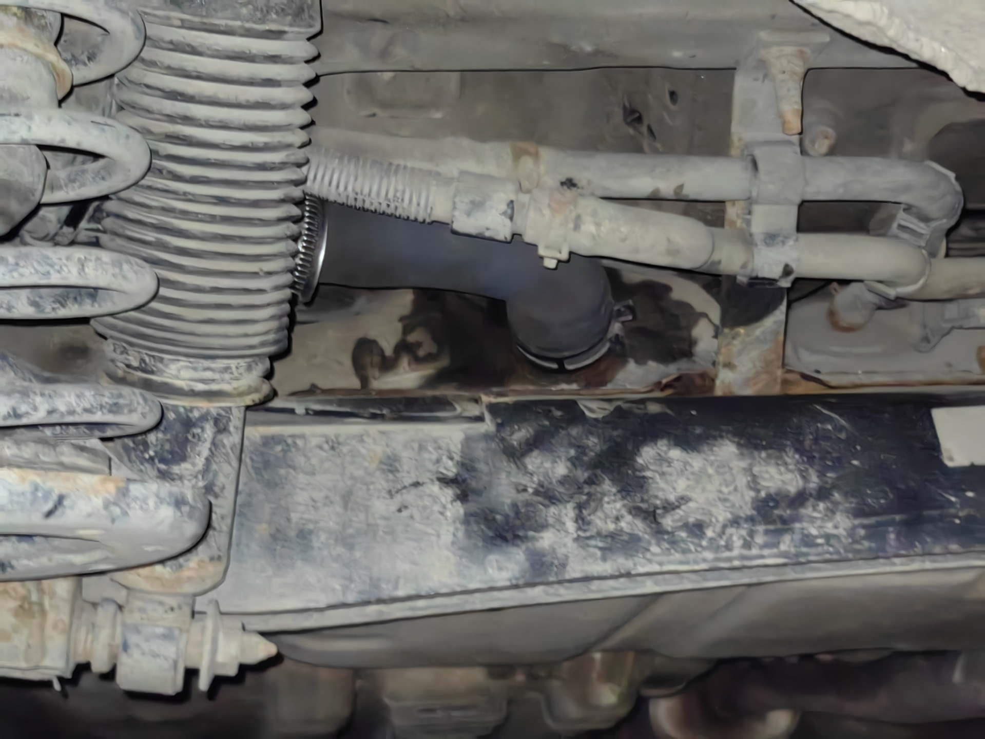Замена патрубка бензобака — Hyundai Solaris (1G), 1,6 л, 2011 года ...