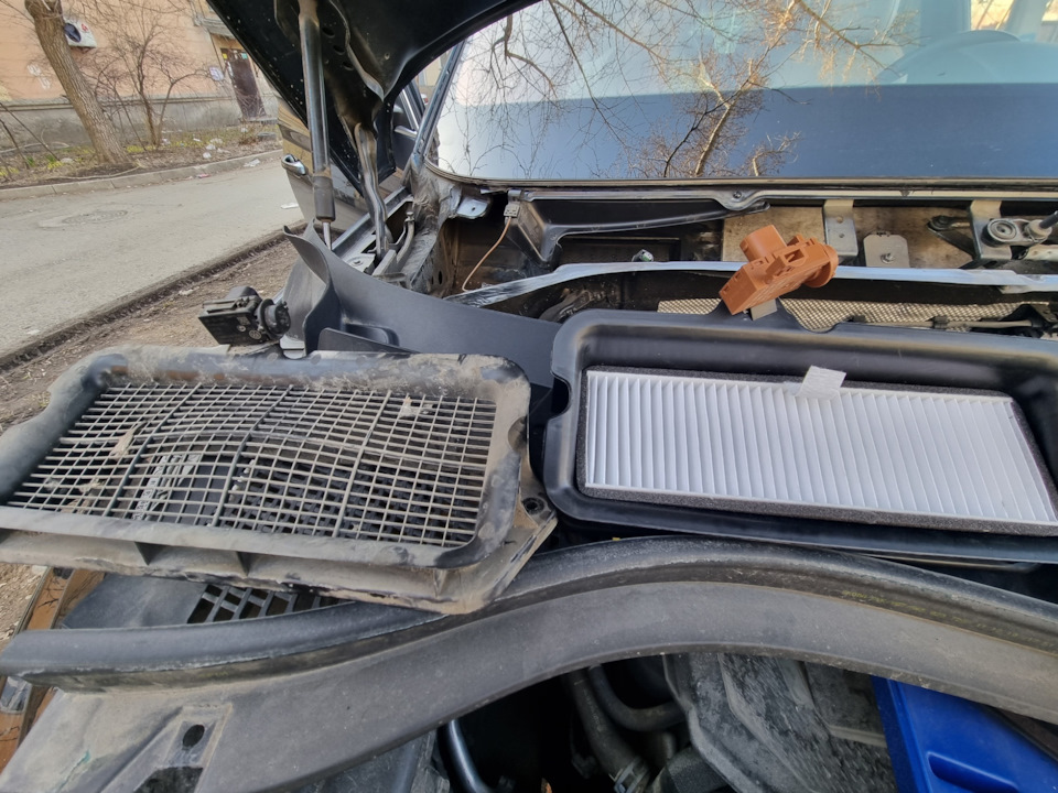 Датчик загрязнения и влажности воздуха и дополнительный салонный фильтр ...