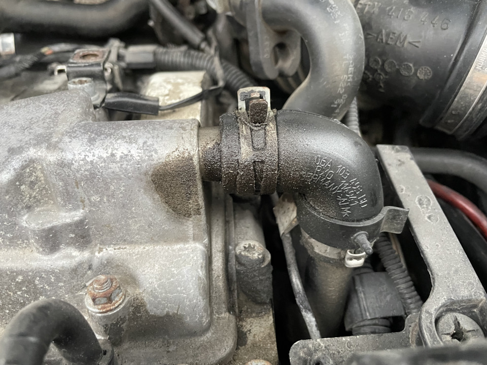 9# Замена шланга рециркуляции картерных газов — Skoda Octavia A4 Mk1, 1 ...