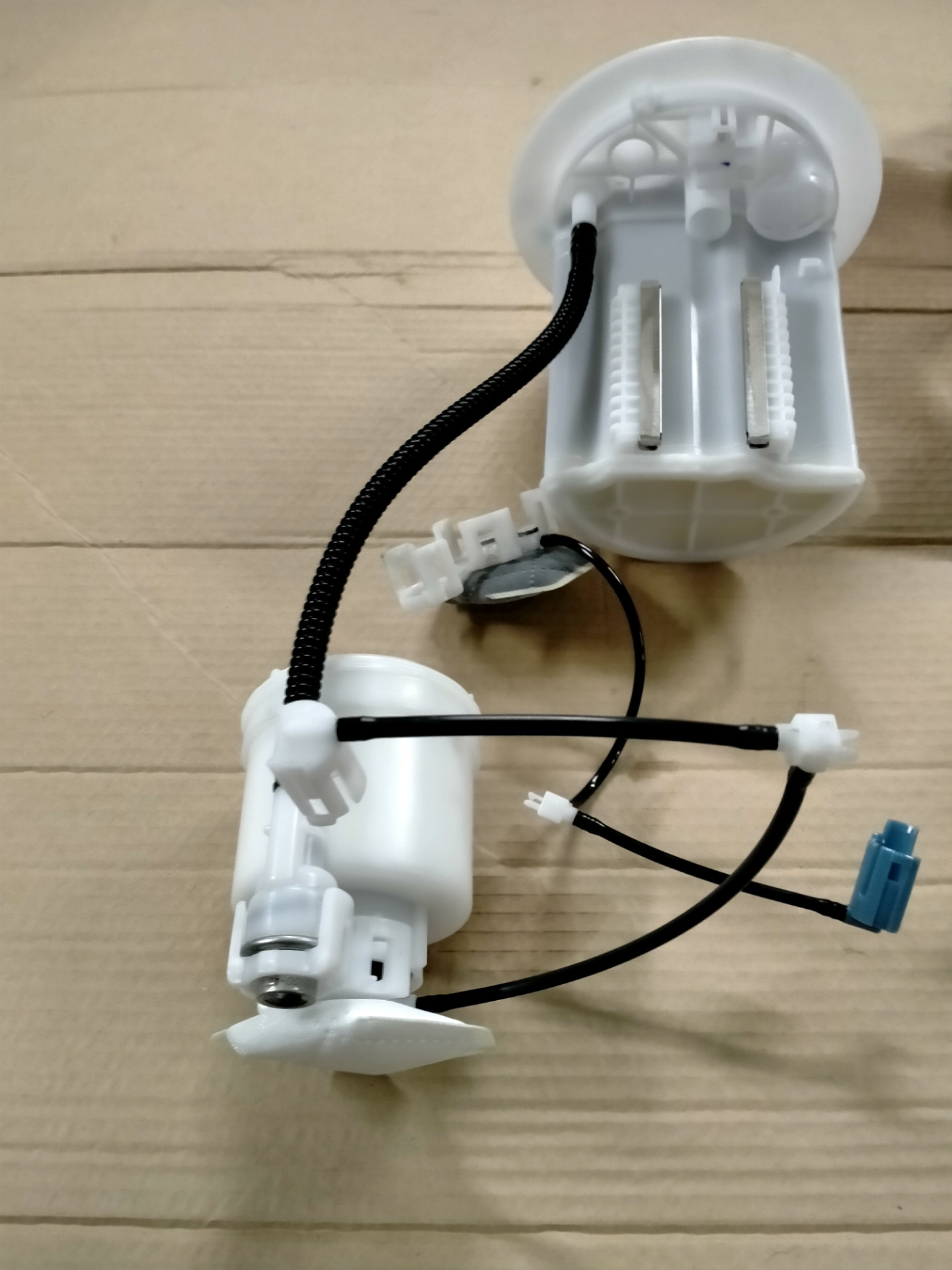 Замена на топливного фильтра дорестайл — Toyota Corolla (160), 1,3 л ...