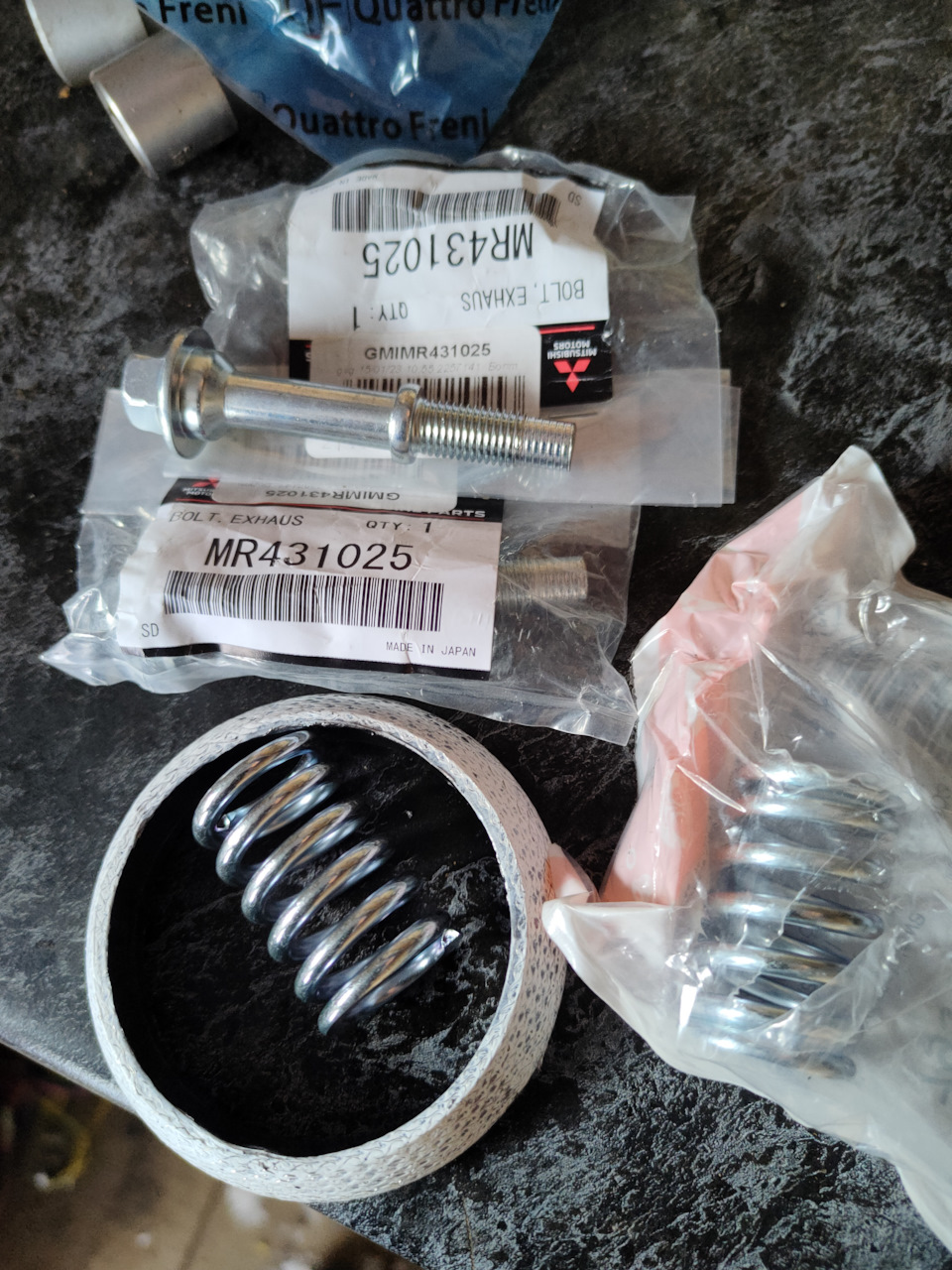 MR431025 БОЛТ КРЕПЛЕНИЯ ГЛУШИТЕЛЯ PAJERO/MONTERO, OUTLANDER (2000-2006 ...