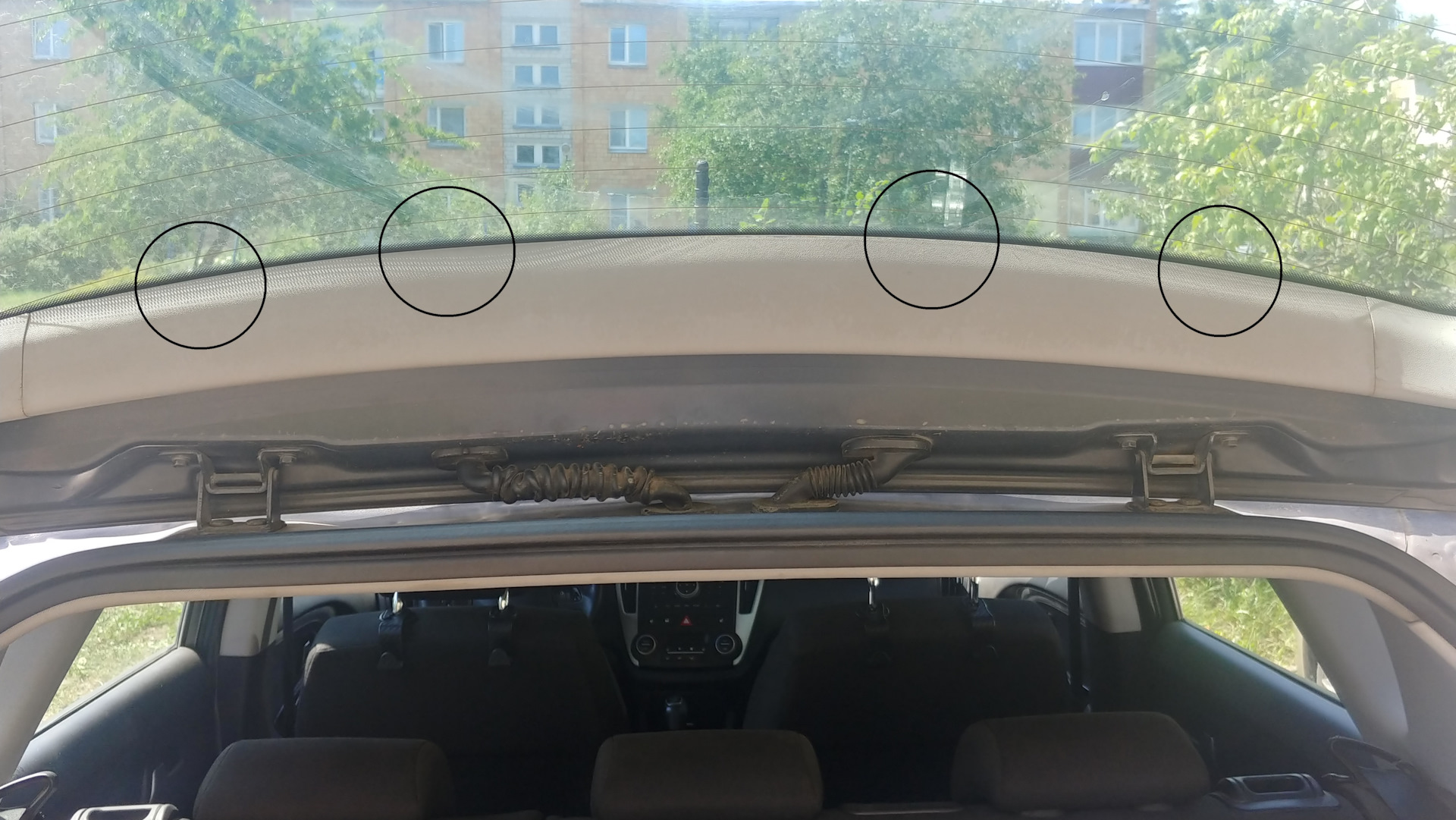 Форсунка омывателя заднего стекла. Замена. — KIA Ceed (1G), 1,6 л, 2010 ...