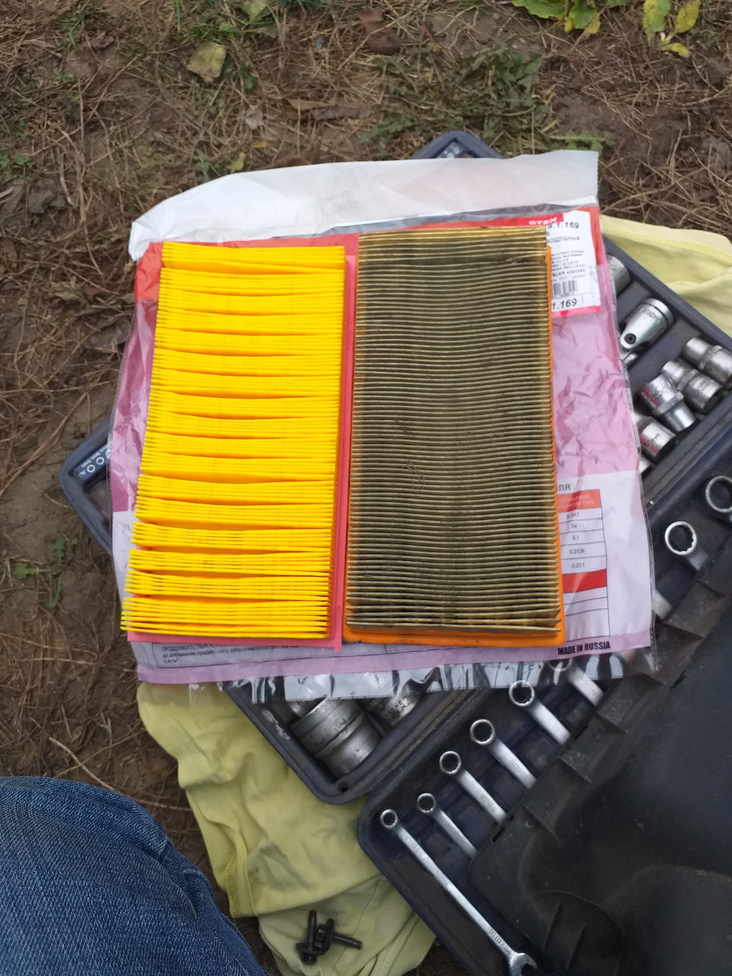 Воздушный фильтр, колёсные гайки. — Dodge Grand Caravan (3G), 3,3 л ...