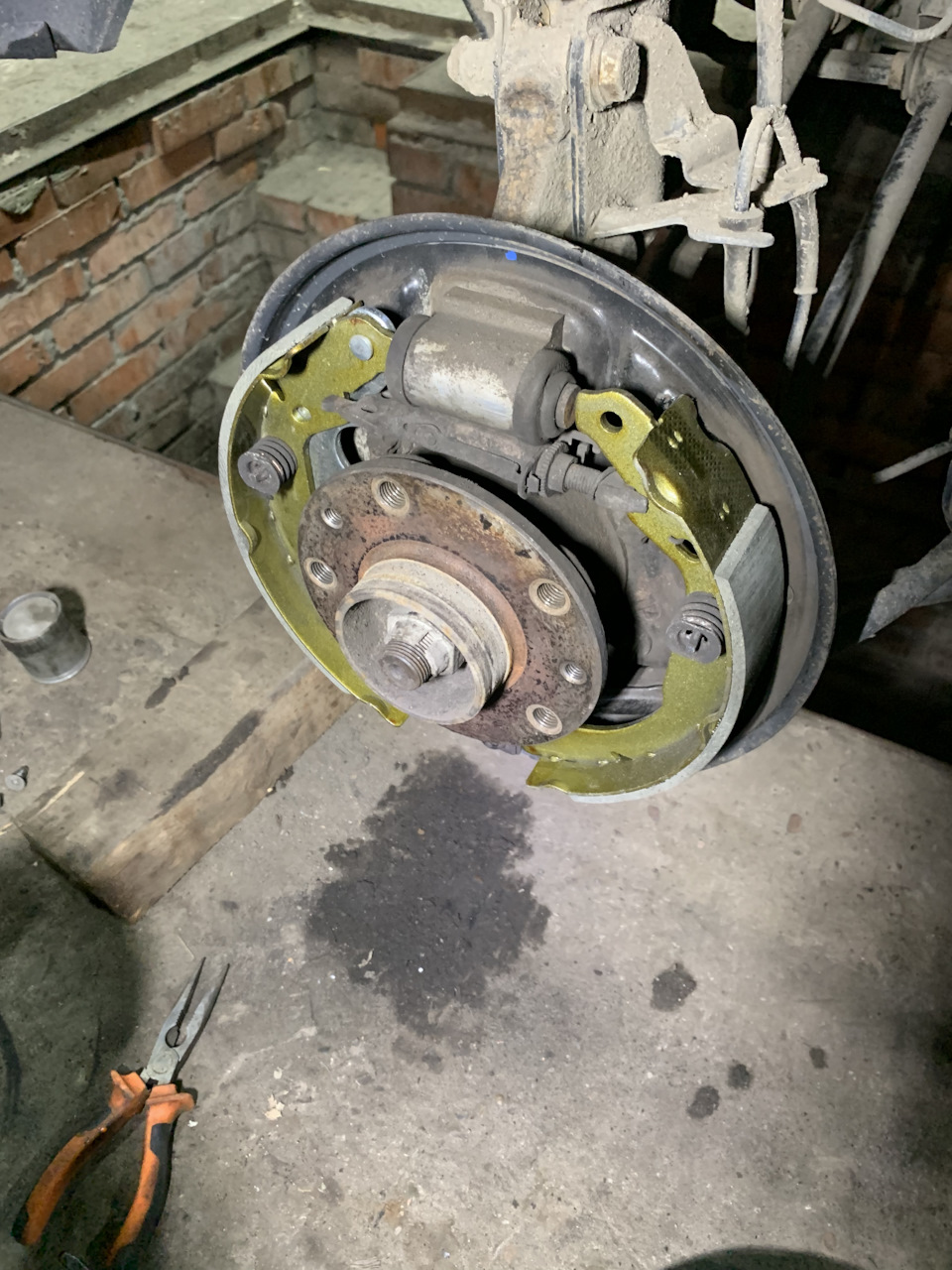 Замена колодок и тормозного цилиндра — Renault Duster (1G), 1,5 л, 2017 ...