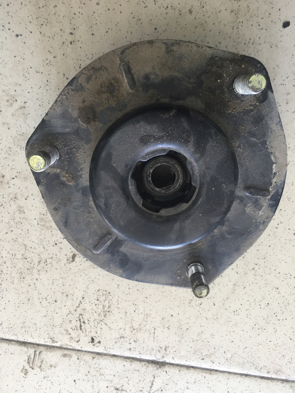 Замена опоры амортизатора Тойота Камри 2007 год 3.5. — Toyota Camry ...