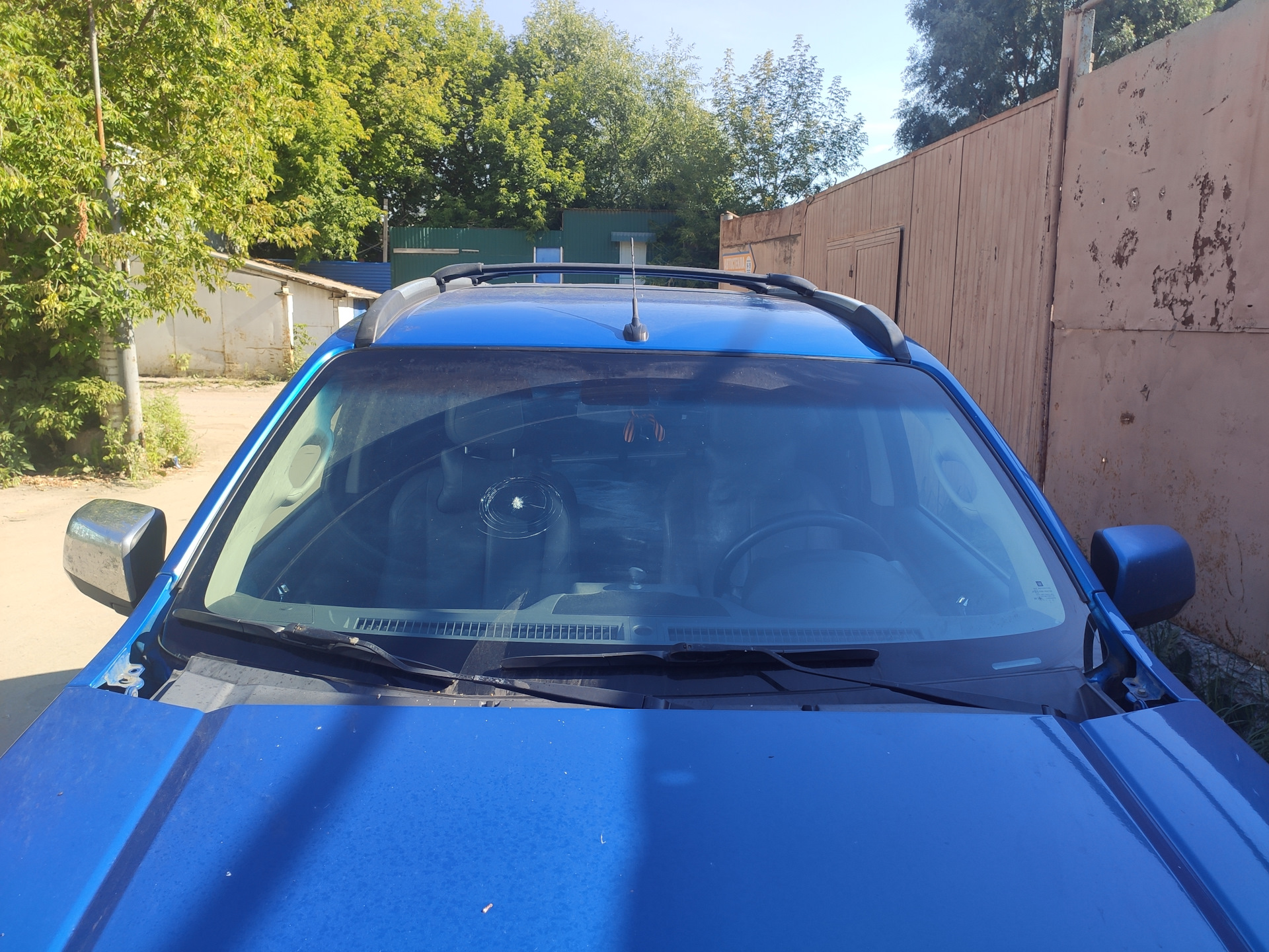 86. Замена ветрового стекла — Chevrolet TrailBlazer (2G), 2,8 л, 2014 ...