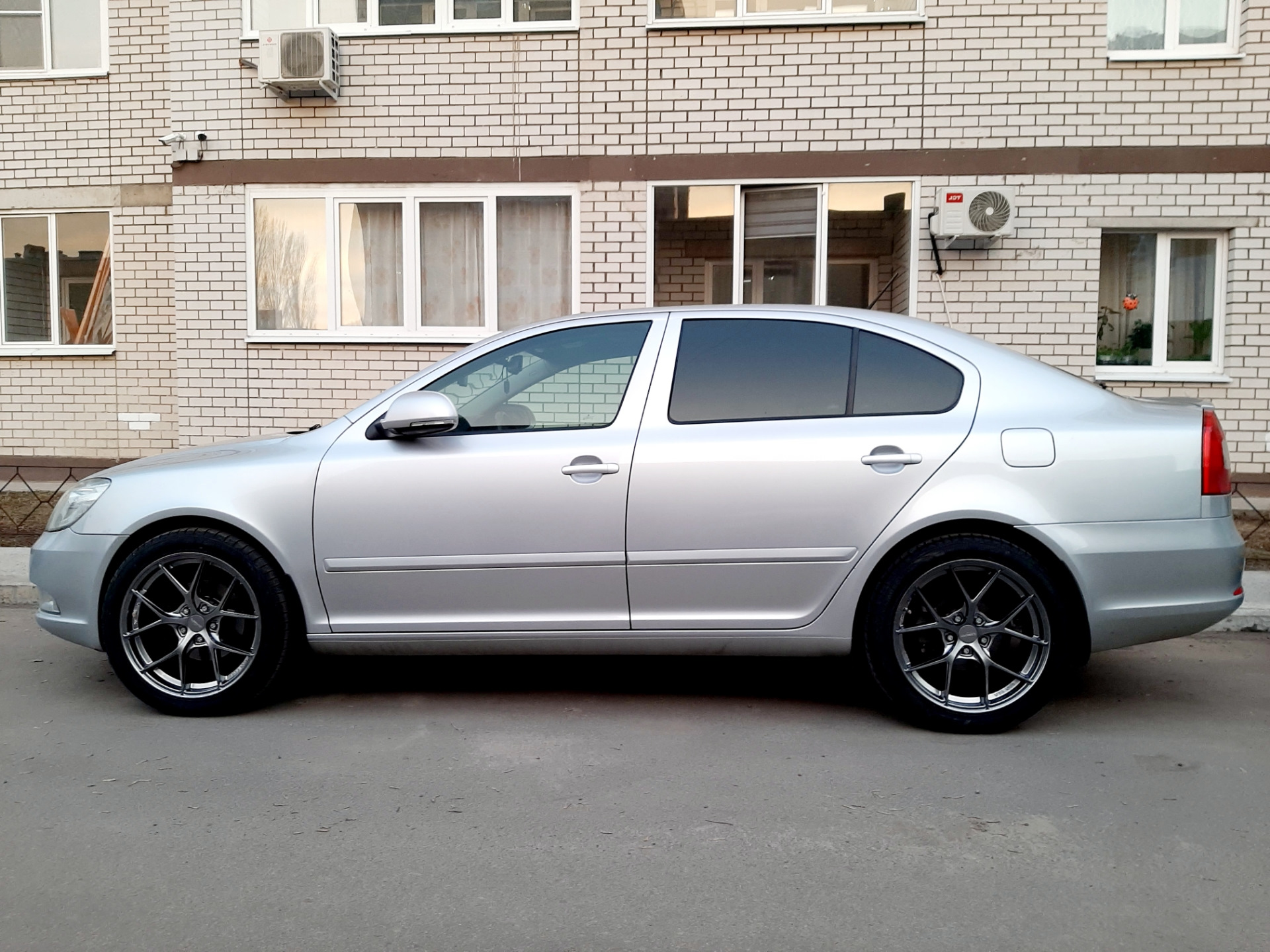 Наконец-то летние колёса — Skoda Octavia A5 Mk2, 1,8 л, 2012 года ...