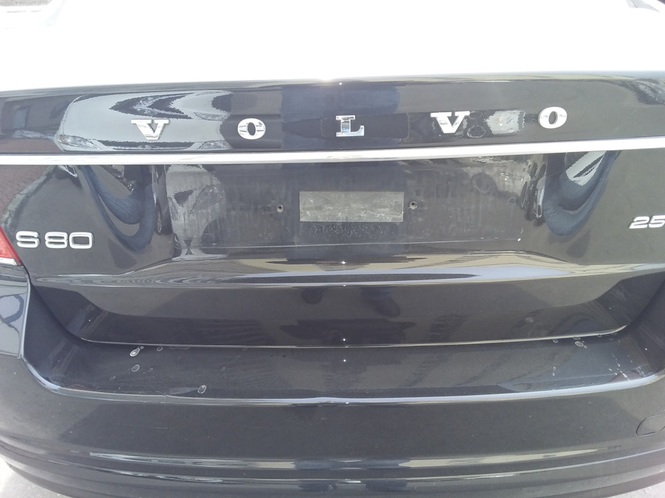 Убираем дребезг номерного знака — Volvo S80 (2G), 2,5 л, 2011 года ...