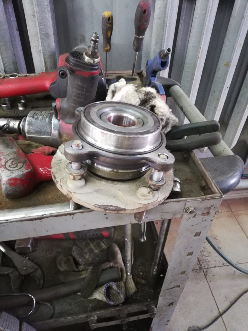 Тормоза #1: Замена задних дисков, колодок, подшипник — Lexus LX (URJ200 ...