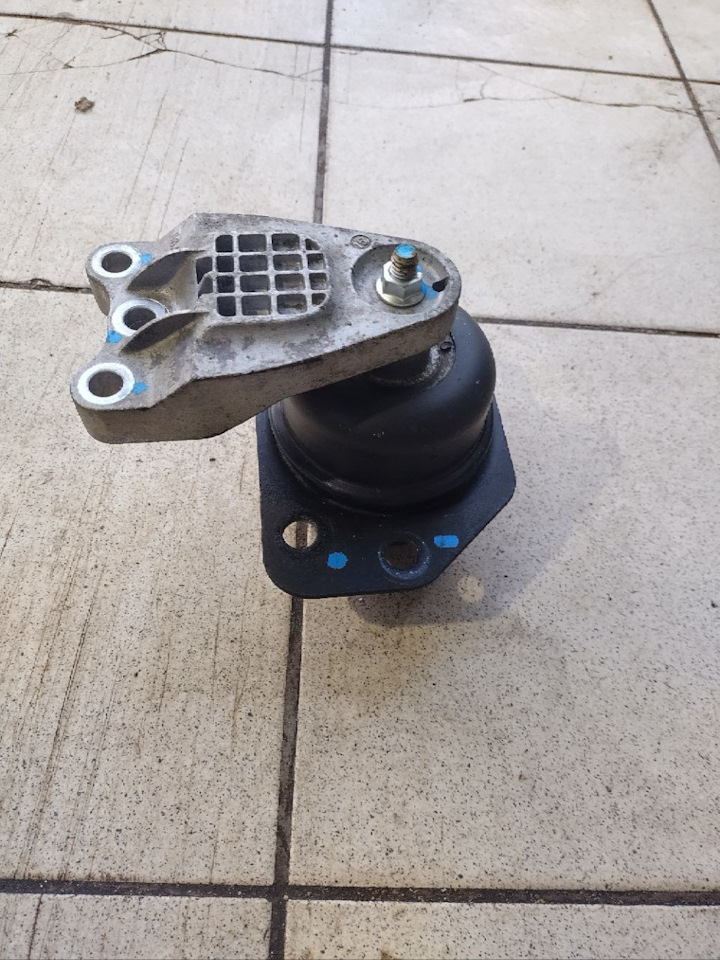 96550235 Опора двигателя перед.правая (1.4/1.6) GM | Запчасти на DRIVE2