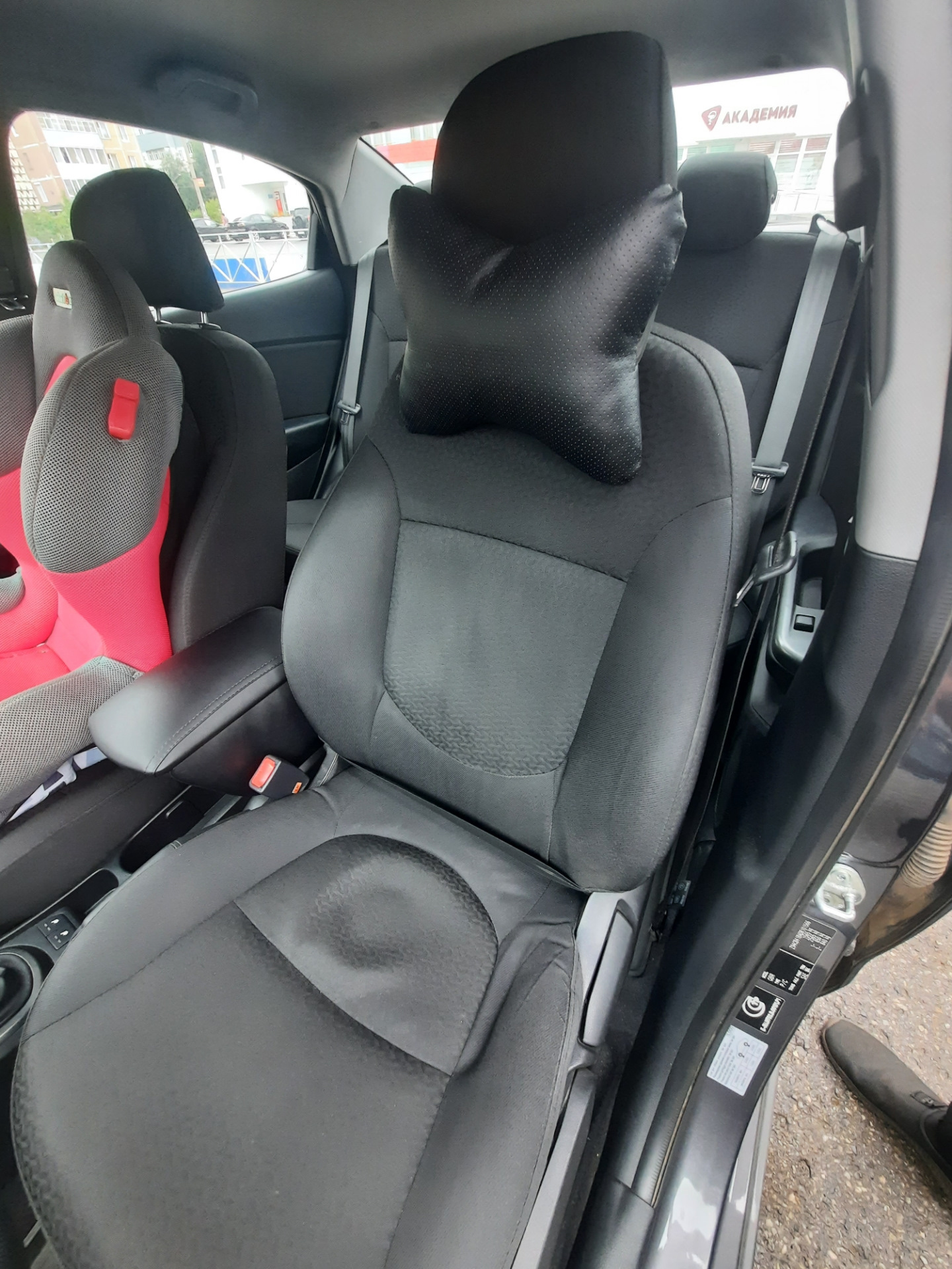 Подушка на подголовник водителя — KIA Rio (3G), 1,6 л., 2012 года ...